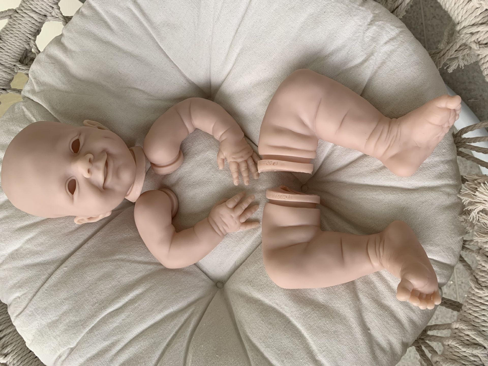 reborn doll kit April Awake baby very soft real touch-阿里巴巴