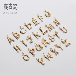S925银电镀金26英文字母吊坠吊饰手工diy手串饰品材料挂件Q0396-阿里巴巴