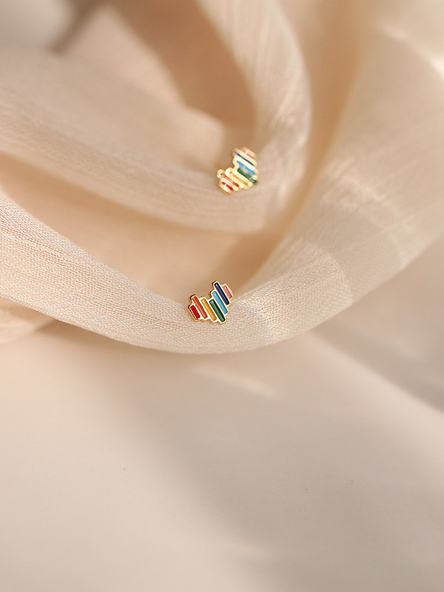 wish热卖S925纯银镀14K金彩虹爱心耳钉 小众设计彩色简约小巧耳饰-阿里巴巴