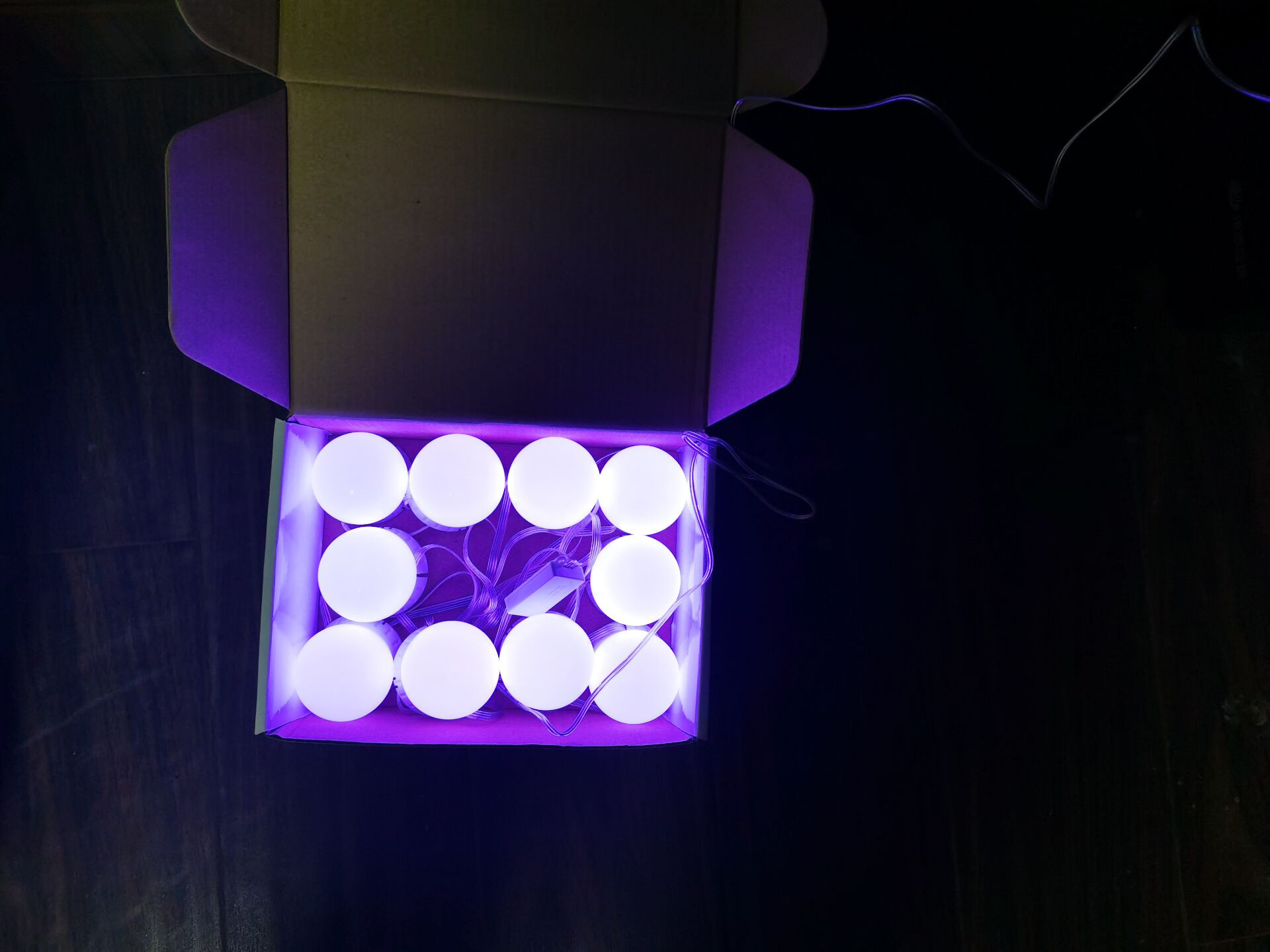 新款镜子好莱坞镜前灯led化妆镜灯泡串吸盘彩色串灯 厂家现货采购价格、怎么样、行情市场-CCEE选品中心