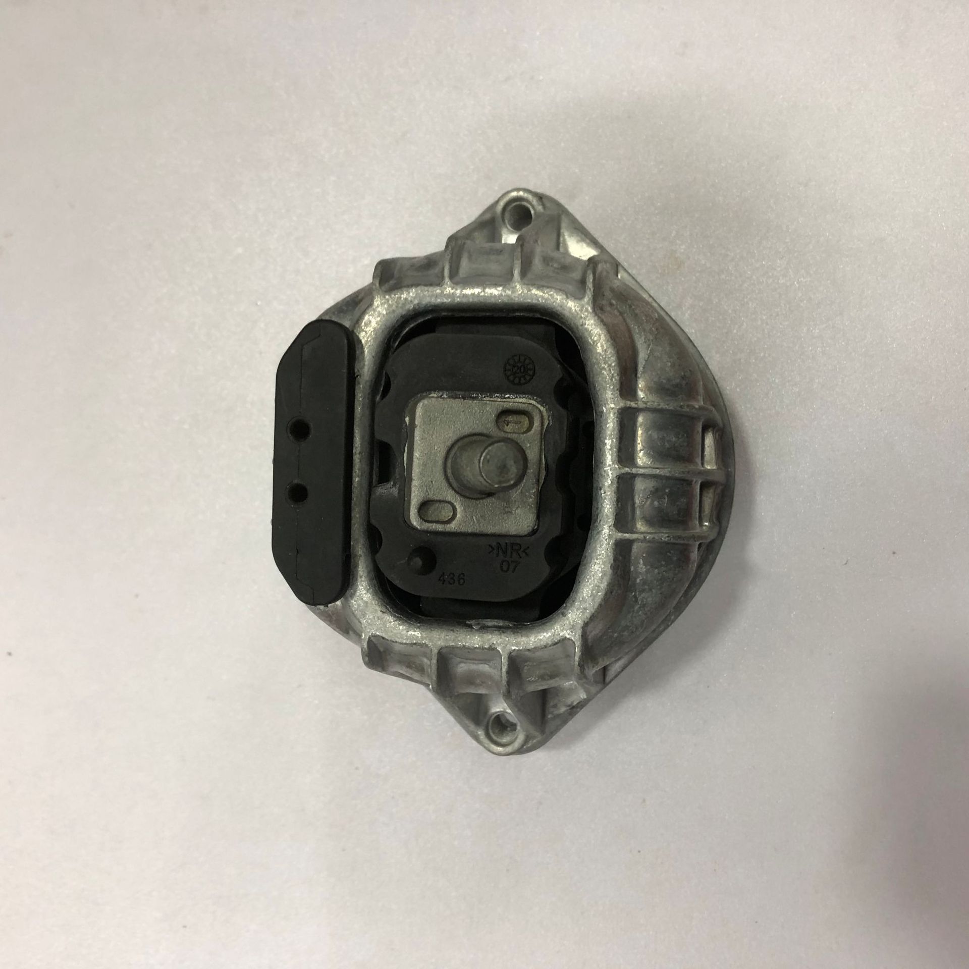 工厂批发汽车配件适用于宝马 汽车发动机支架 机脚胶 22116768852-阿里巴巴