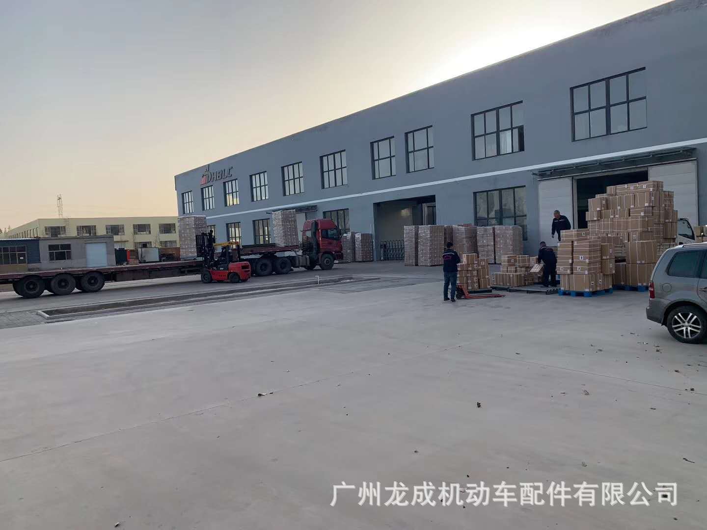 汽车空气滤清器适用于奔驰C200 C260L空气滤芯 E300L E350L空气格-阿里巴巴