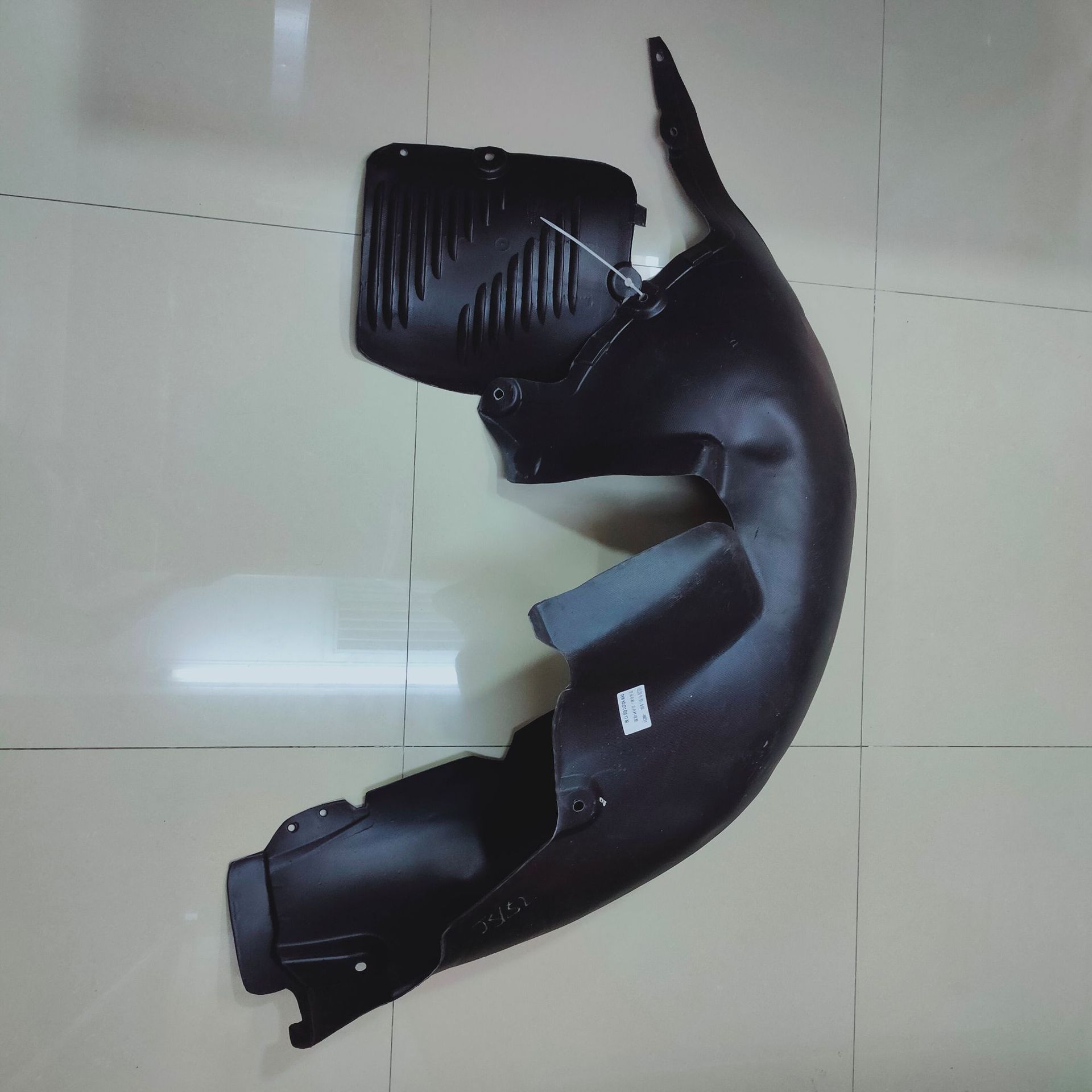 适用于奔驰E63 AMG W211 2006后轮拱罩衬里 A2116901830-阿里巴巴