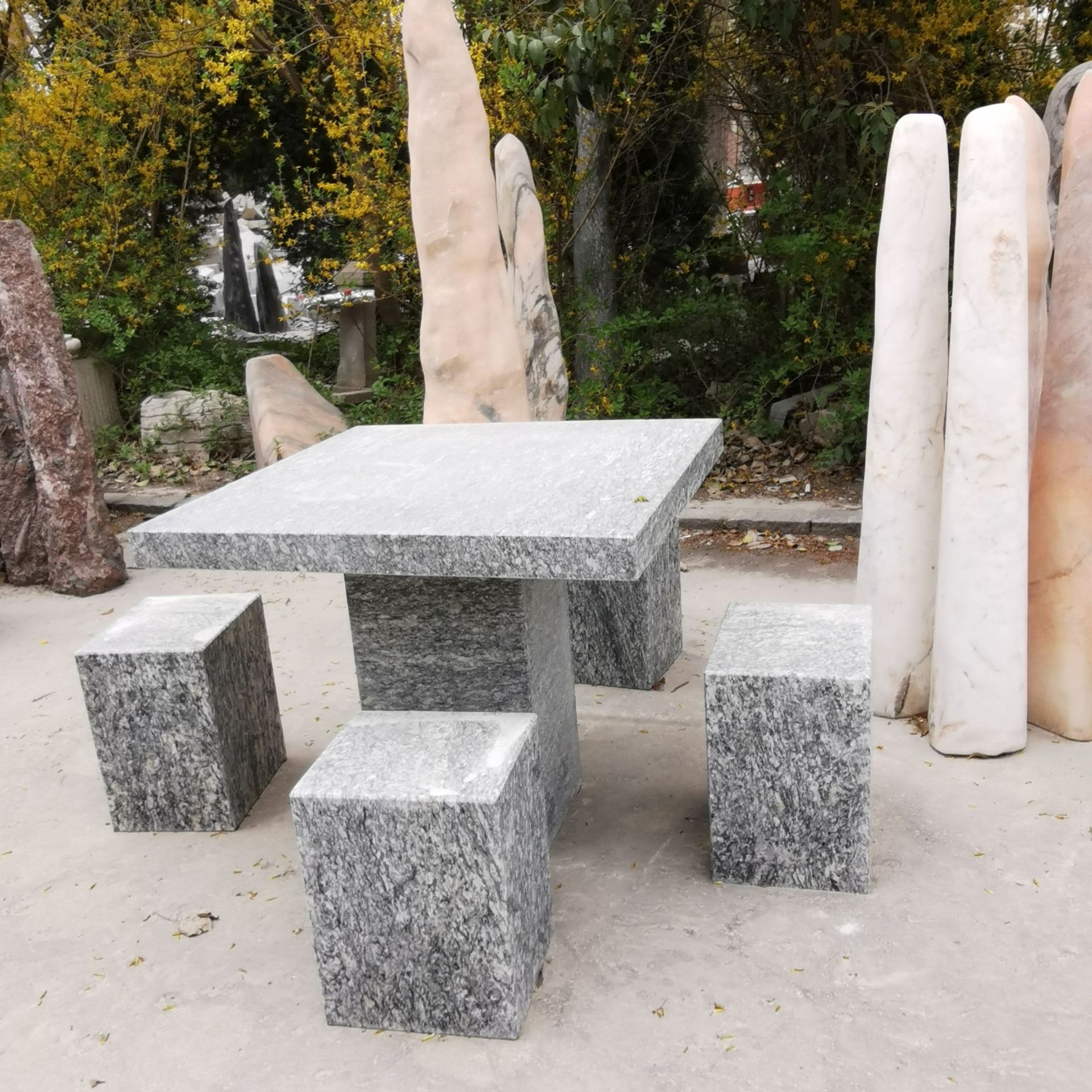 石桌材质,石桌材质有哪些,石桌子是什么材质_大山谷图库