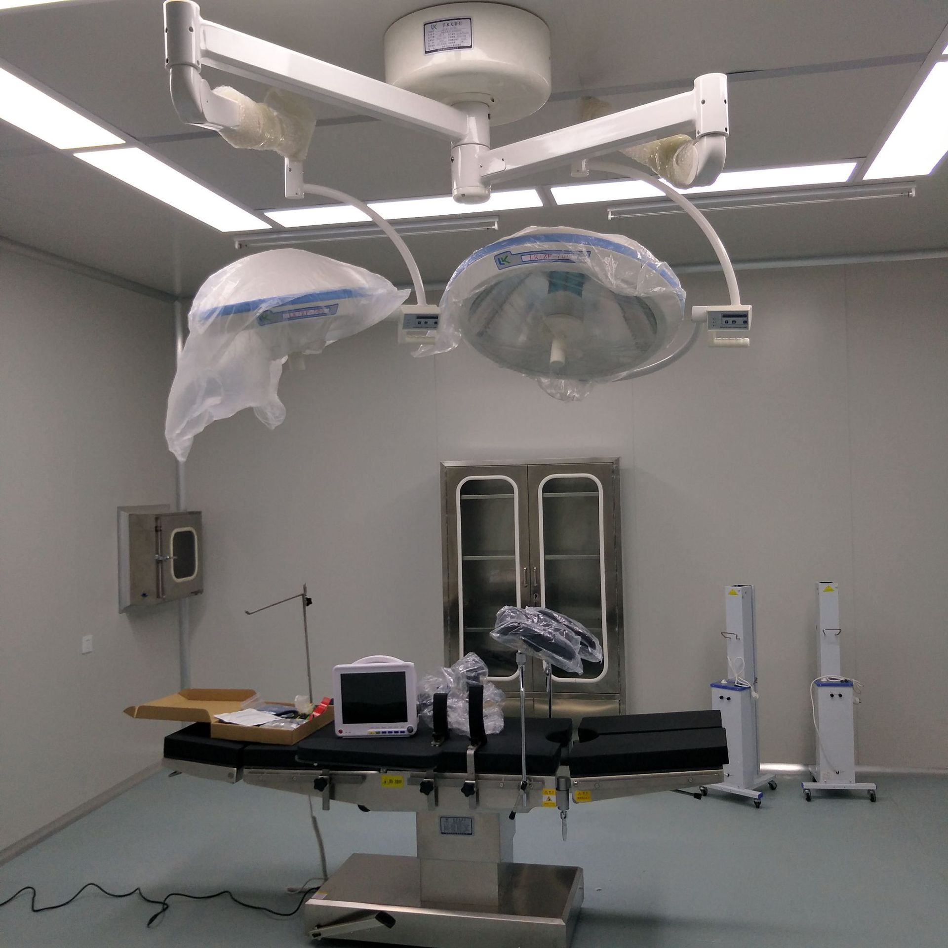 手术台骨科外科妇科整形美容用手术床可升降倾斜平移电动液压门诊-阿里巴巴