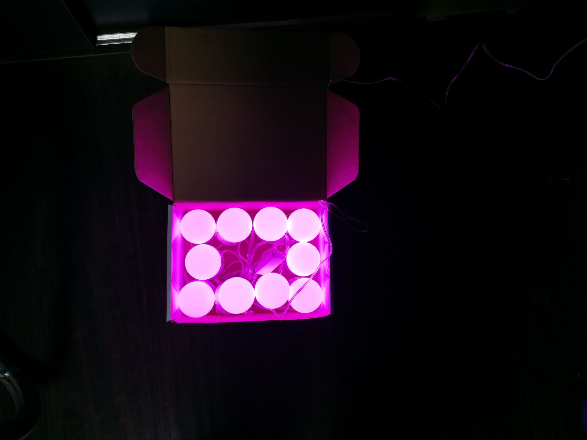 新款镜子好莱坞镜前灯led化妆镜灯泡串吸盘彩色串灯 厂家现货采购价格、怎么样、行情市场-CCEE选品中心