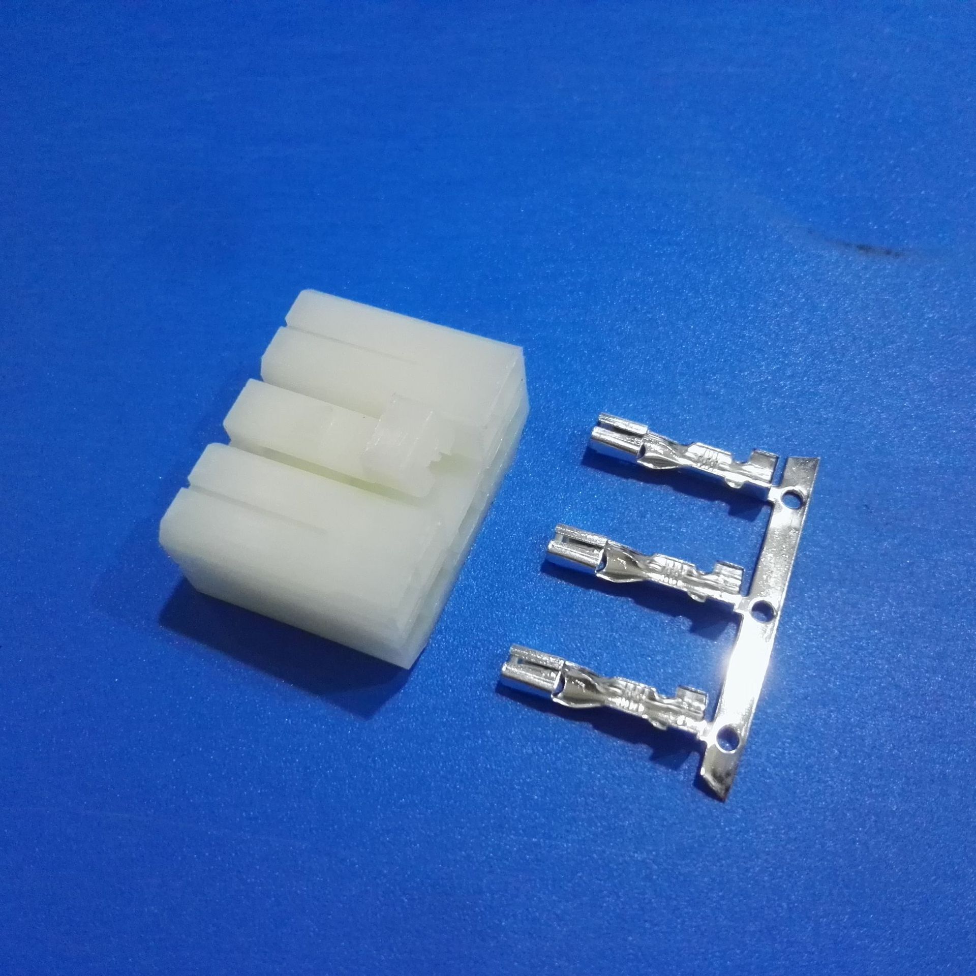 DJ7091-3-21/DJ621-F3*0.6A连续端子 9孔汽车插 胶壳连接器-阿里巴巴