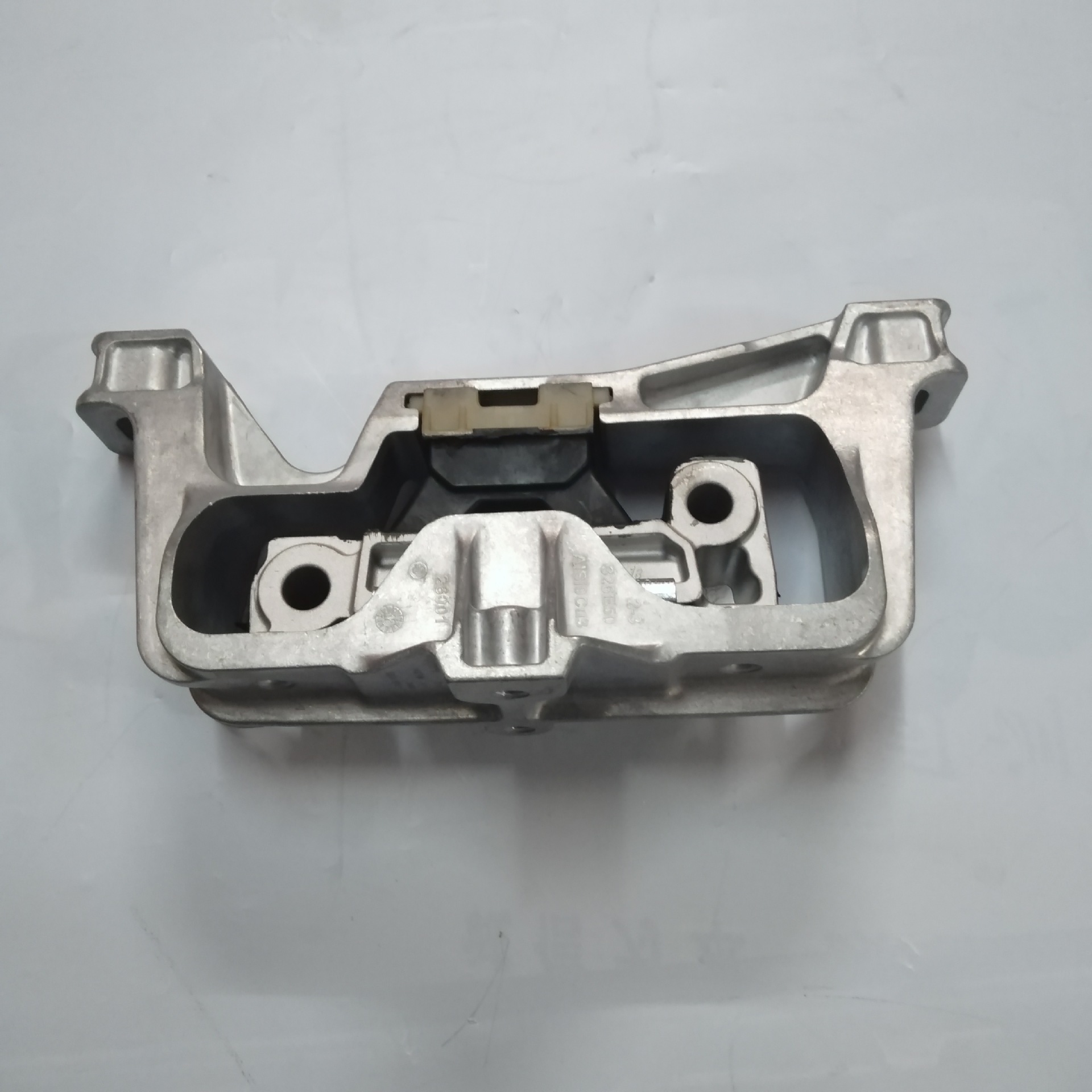 适用于奔驰CLA /GLA 发动机安装支架右前 2462401717-阿里巴巴