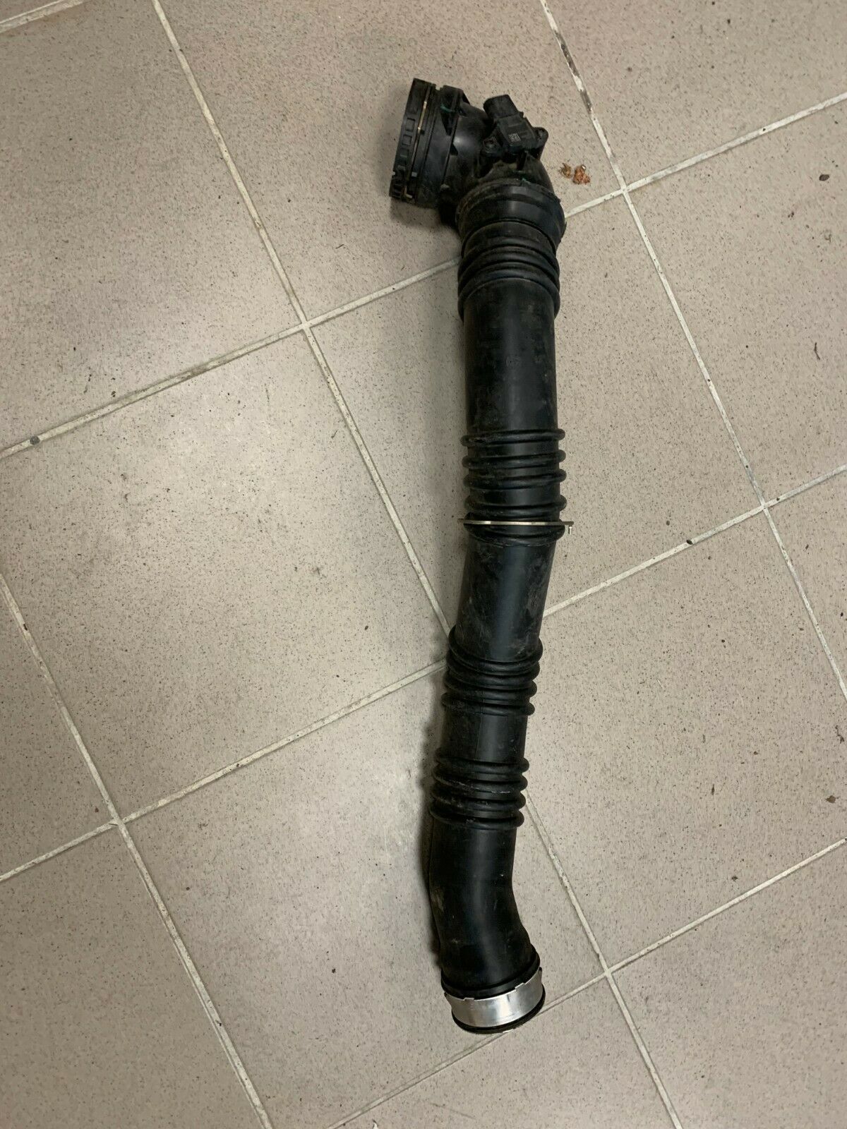 适用于宝马 X5涡轮增压中冷器空气软管 13718603096 新品热卖-阿里巴巴