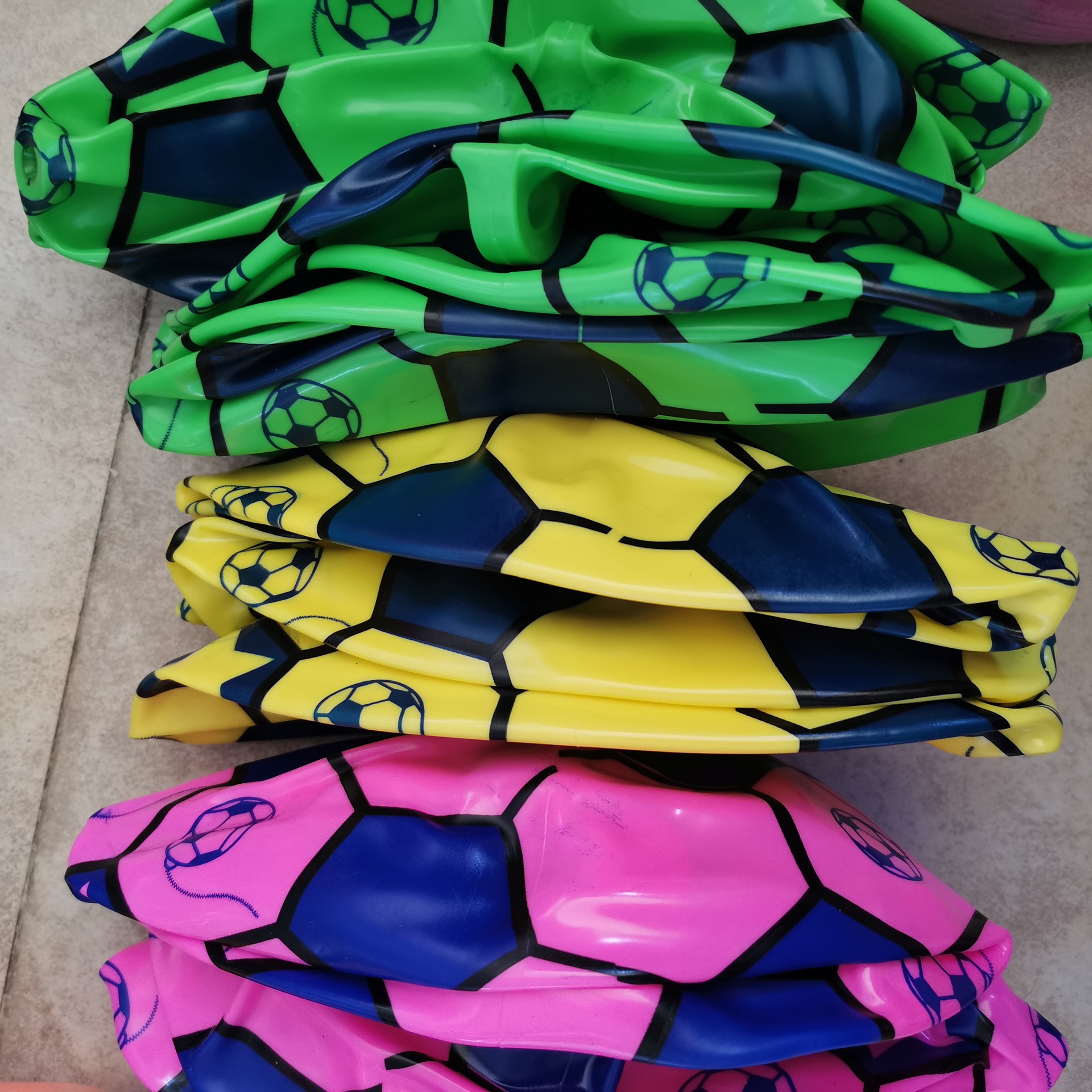 弹簧球链子球 吊环球练习足球 地摊拍拍球 22cm西瓜甩甩球-阿里巴巴