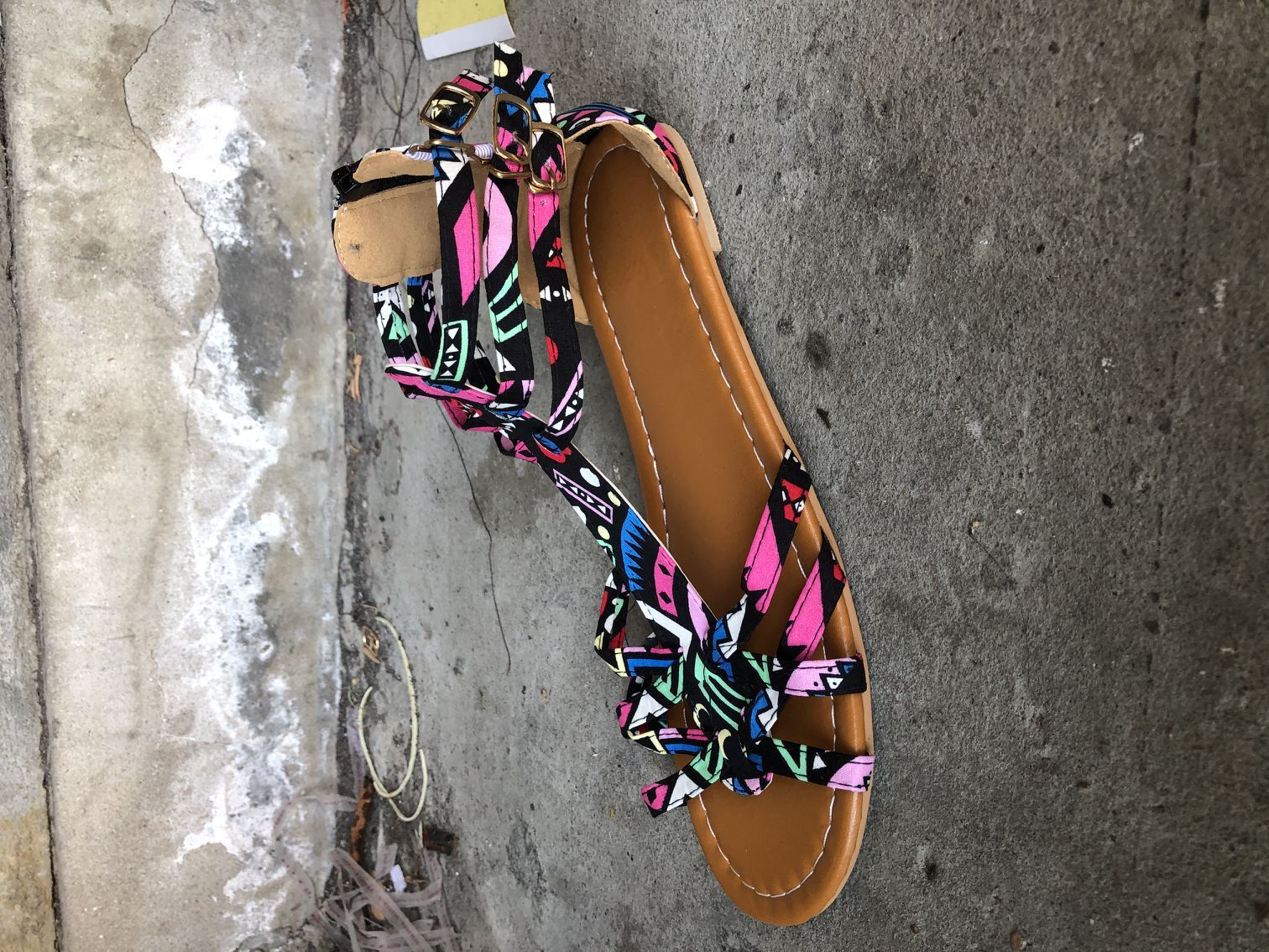 ebay速卖通新款碎花平底罗马鞋女独立站热卖大码搭扣露趾凉鞋大码采购价格、怎么样、行情市场-CCEE选品中心