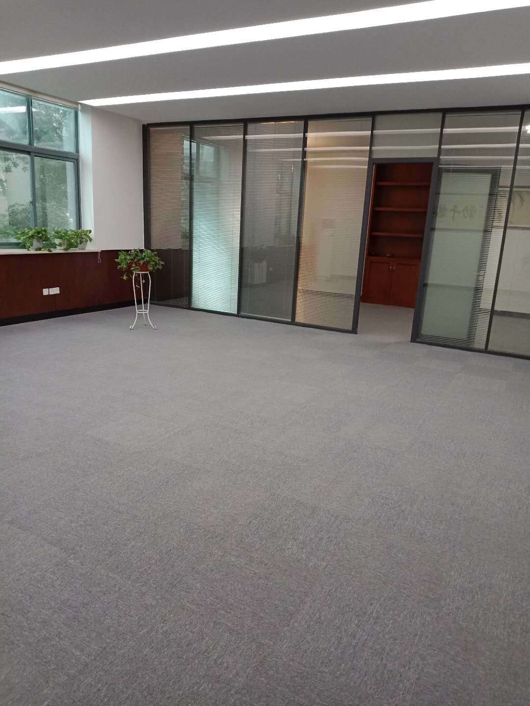 纯色pvc拼块地毯方块工程地毯办公室直播间阻燃6毫米地毯北京直发-阿里巴巴