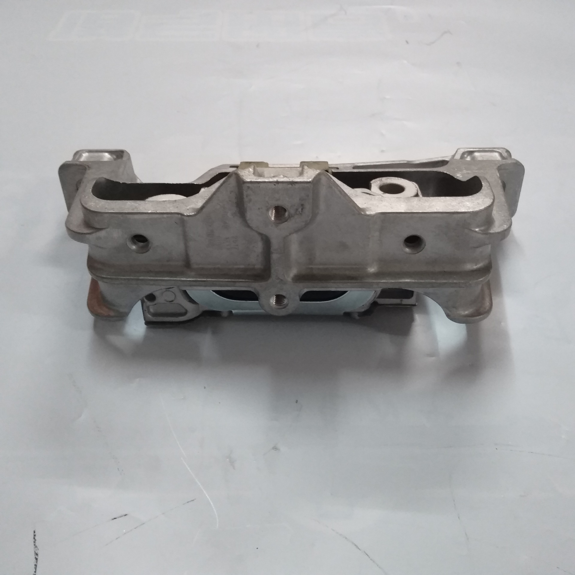 适用于奔驰CLA /GLA 发动机安装支架右前 2462401717-阿里巴巴