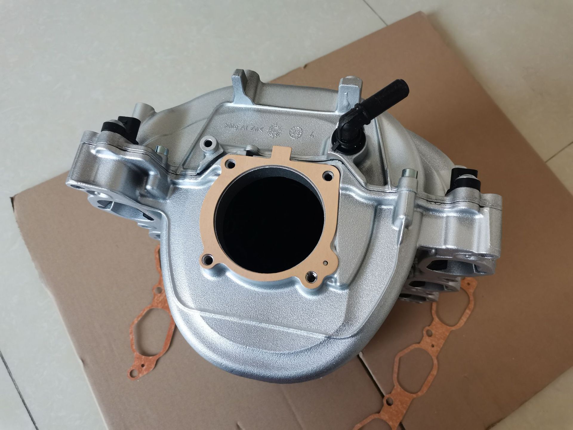 2721402401 A2721402201适用于道奇奔驰6缸272发动机进气歧管总成-阿里巴巴