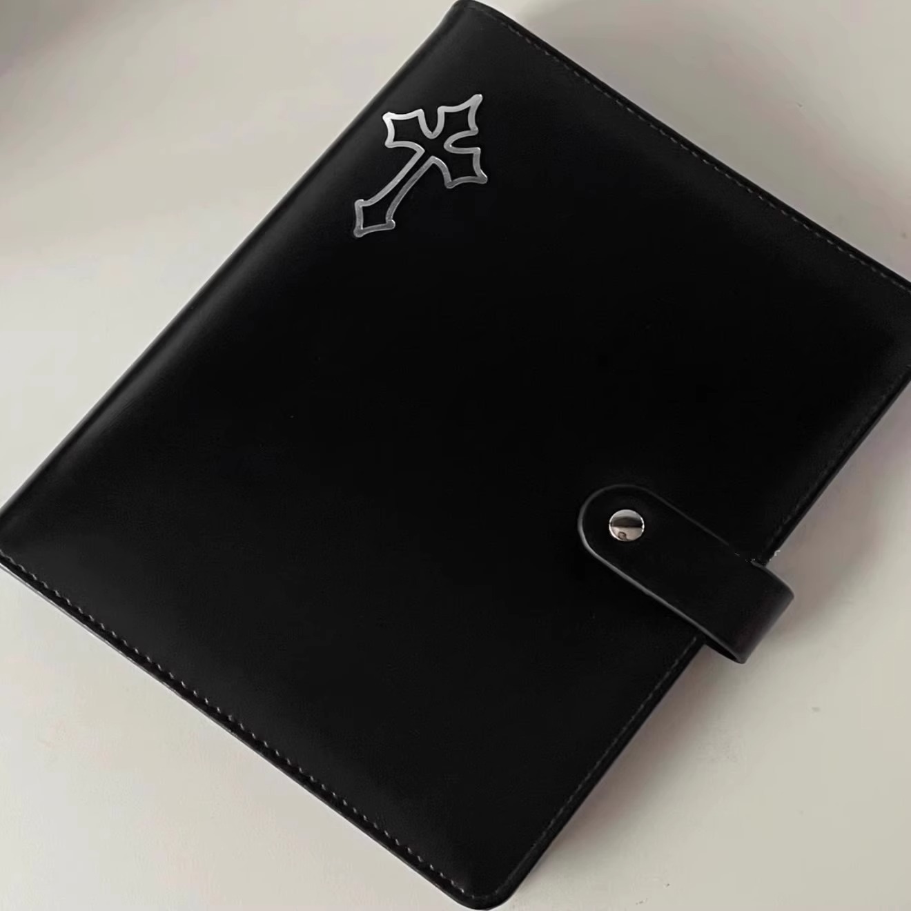 黑色皮质十字架卡册A5四宫格活页相册ins高颜值追星3寸小卡收纳册-阿里巴巴