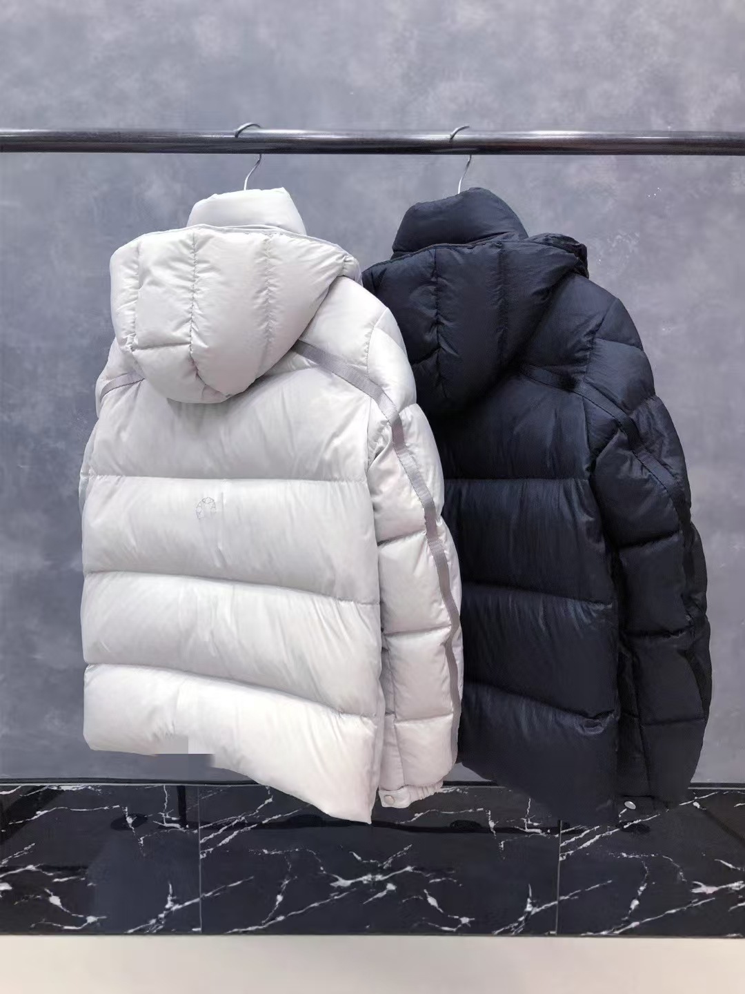 26新品蒙家高版本宋0双标织带款连帽羽绒的男女同款加厚保暖外套-阿里巴巴