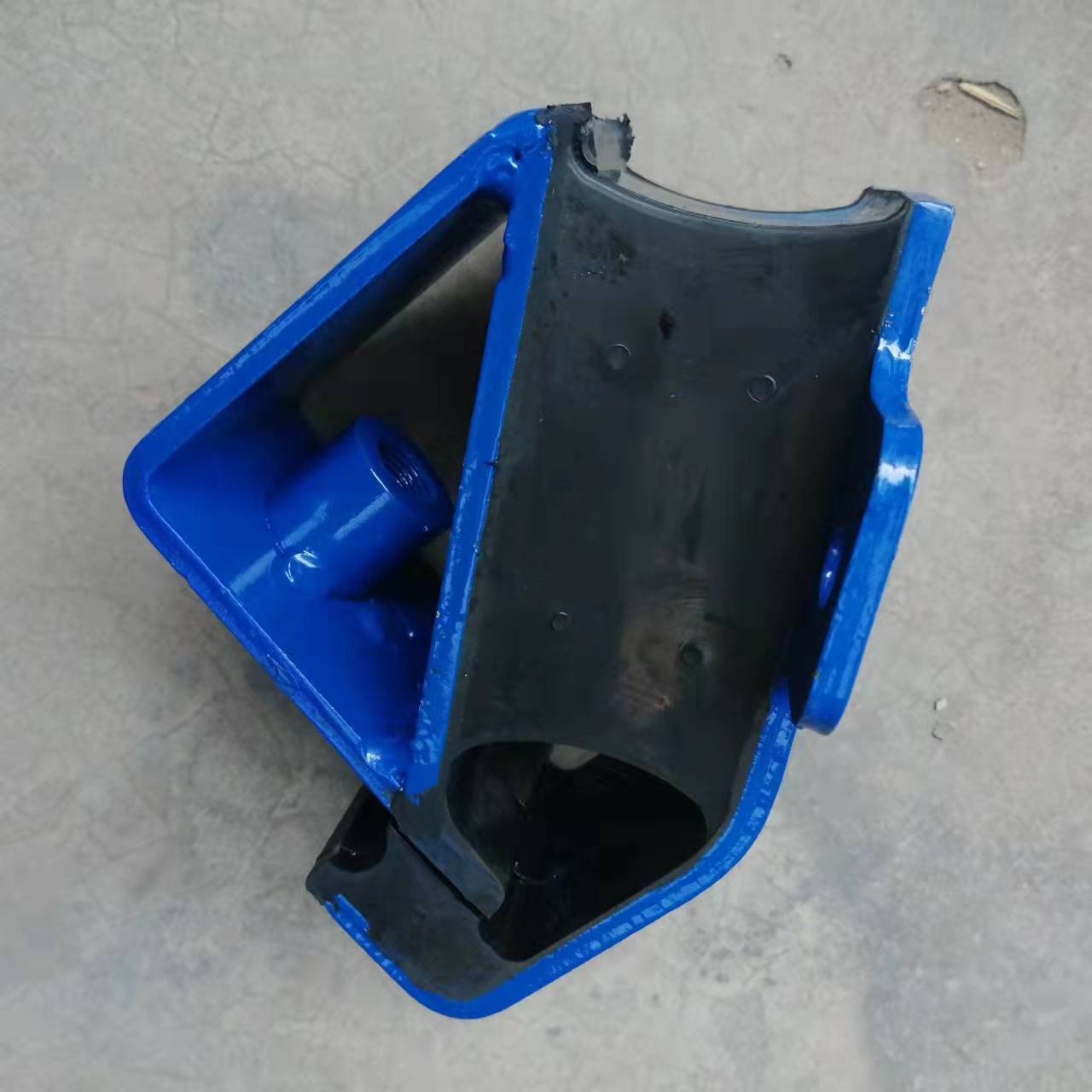 陕汽德龙重汽豪沃T7H336 371配件WG9725590600豪沃14款前支撑总成-阿里巴巴