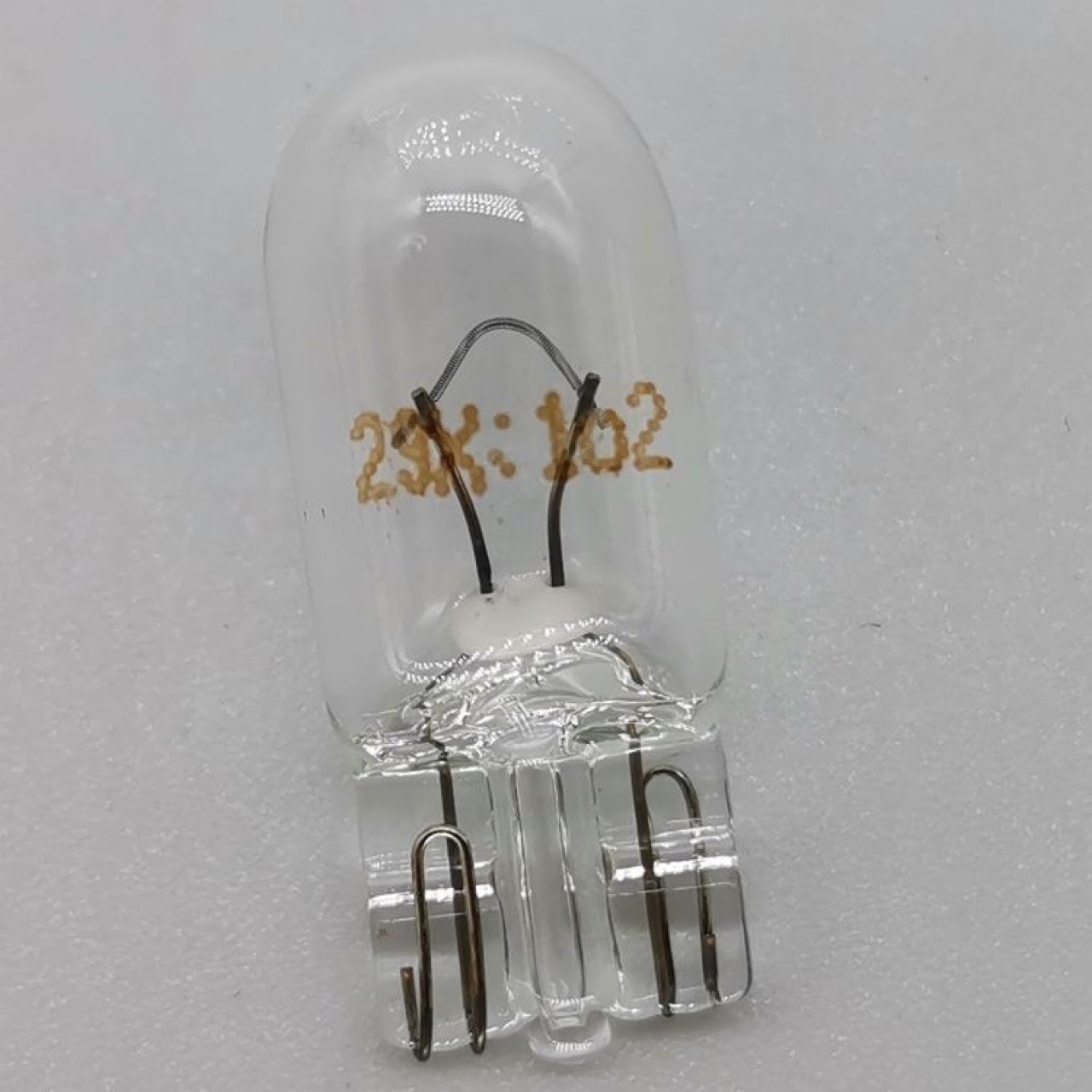 TOSHIBA 12V 8W T10 W8W日本东芝小插泡汽车示宽牌照室内阅读灯泡-阿里巴巴