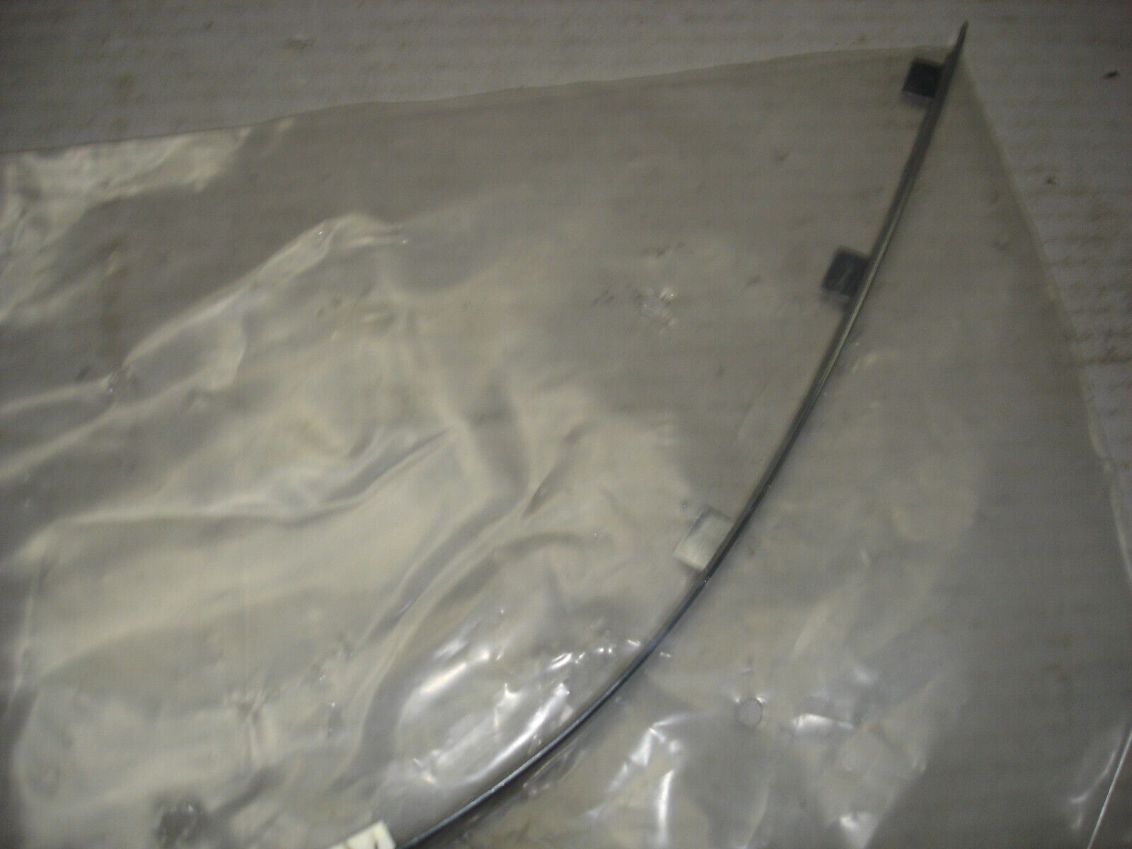 2118852321 2118852421适用于奔驰211 e260 e级前杠亮条-阿里巴巴