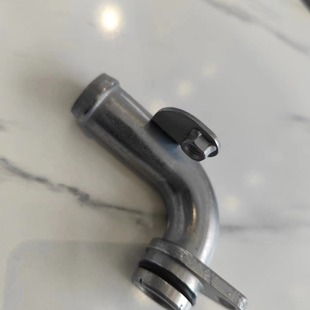 适用于路虎汽车冷却水管连接出水口 LR171244 JDE41371改良金属款-阿里巴巴