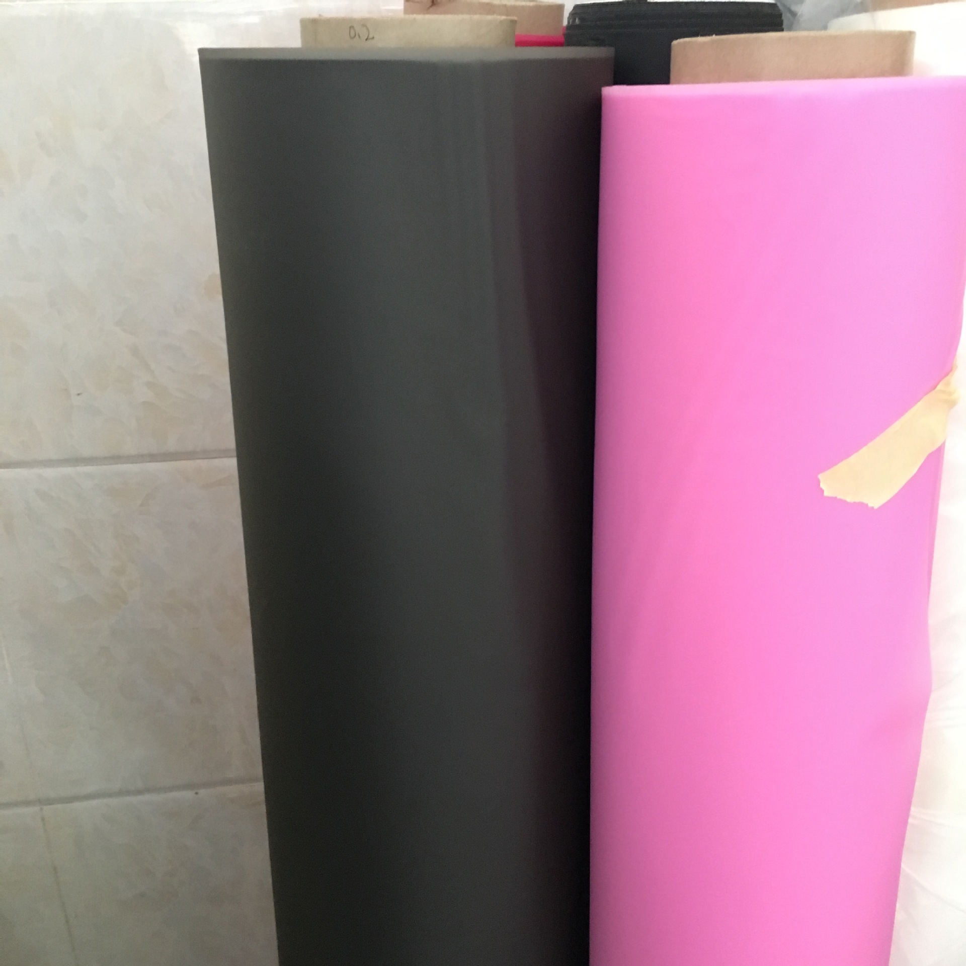 富骏厂家直供TPU半透明磨砂半透粉tpu蓝色tpu桔色tpu彩色黑色双雾-阿里巴巴