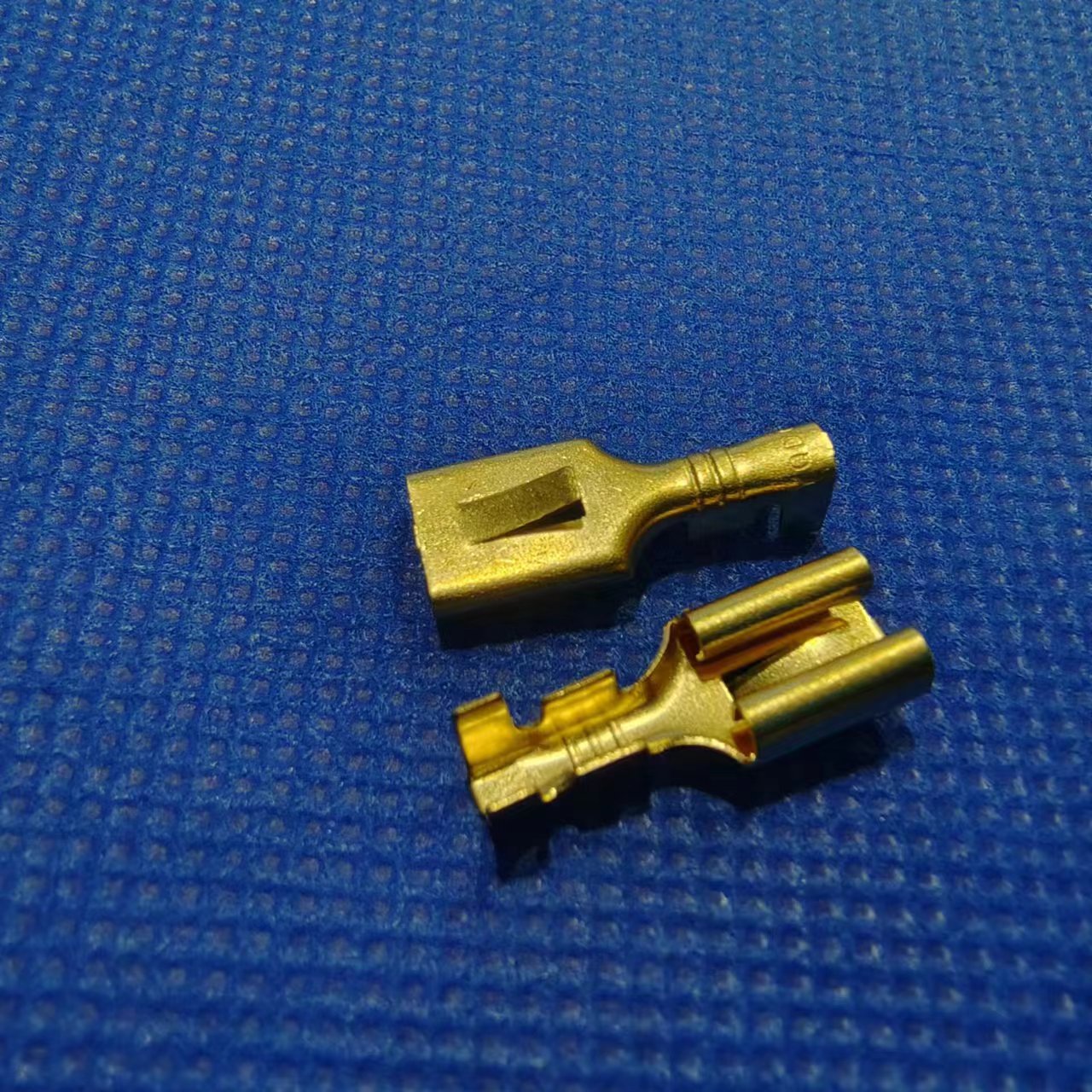 DJ623-E6.3A 6.3平板带刺插簧B脚 本色 横连带 250带倒钩端子-阿里巴巴