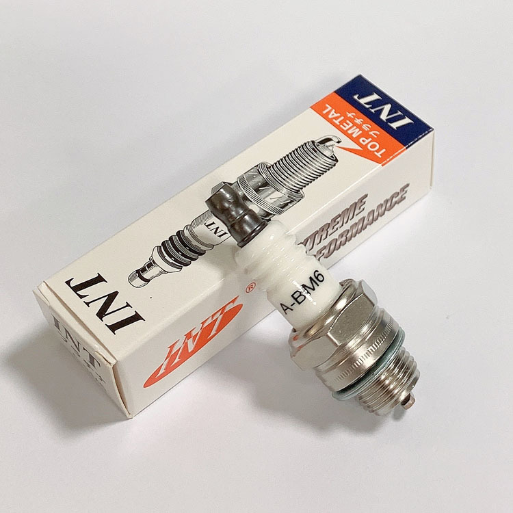 L7T火花塞 汽油锯配件 园林机械点火二冲程油锯割草机火花塞INT-阿里巴巴