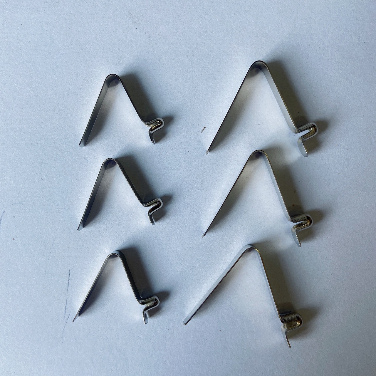 厂家批发V形弹扣弹簧豆帐篷卡扣童车卡扣弹珠管内定位五金v形弹片-阿里巴巴