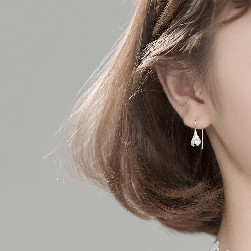 嘻咕E0636 S925银耳钩女小清新植物花卉拉丝花苞甜美花瓣耳饰-阿里巴巴