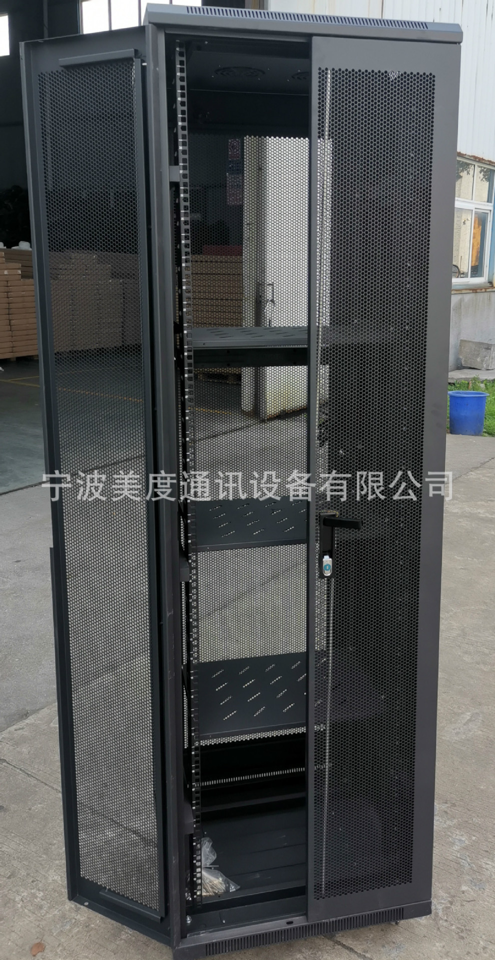 600*900*2000服务器机柜前门双开网孔门六角孔42u网络机柜UPS集成-阿里巴巴