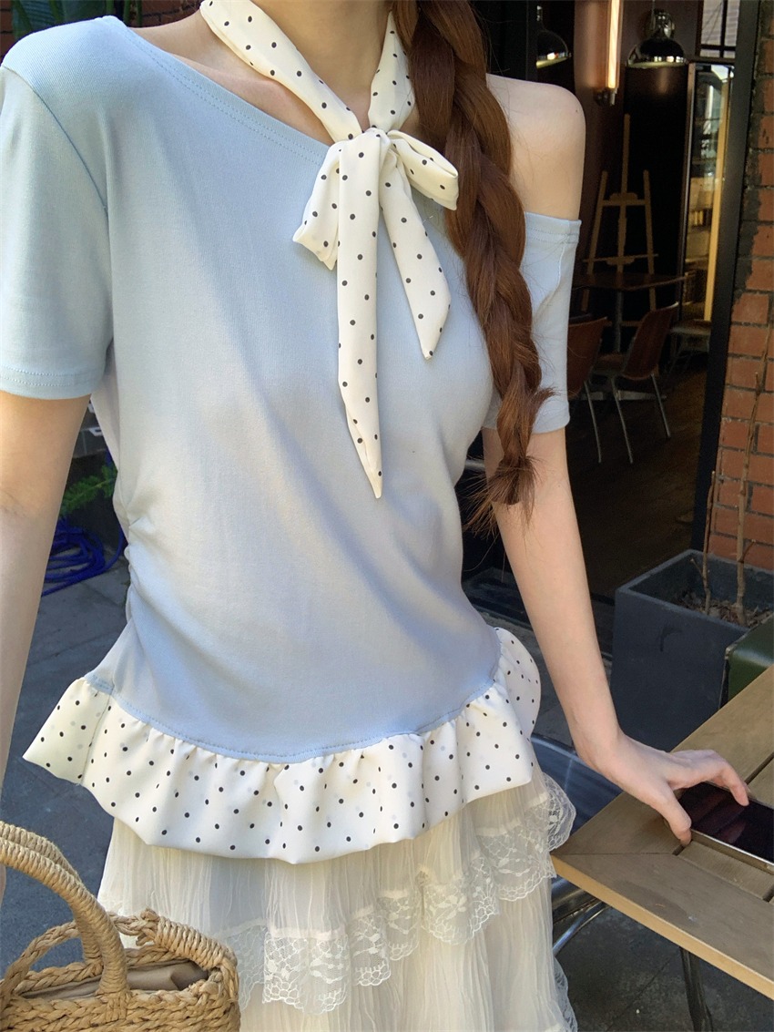 个性时尚荷叶边下摆波点斜领露肩T恤女夏别致chic气质打底短袖女T-阿里巴巴