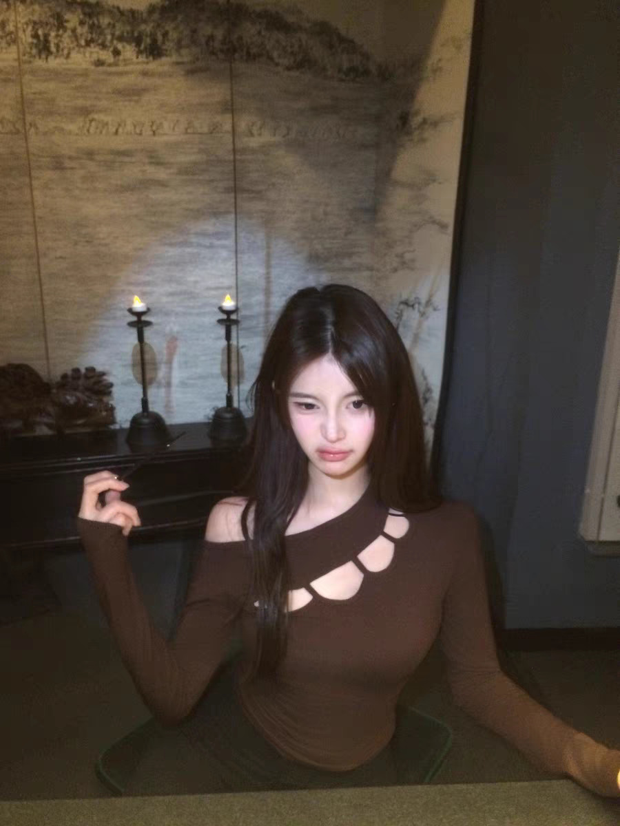 TZ7061美式甜辣妹镂空斜领针织衫女设计感美拉德秋冬内搭长袖上衣-阿里巴巴