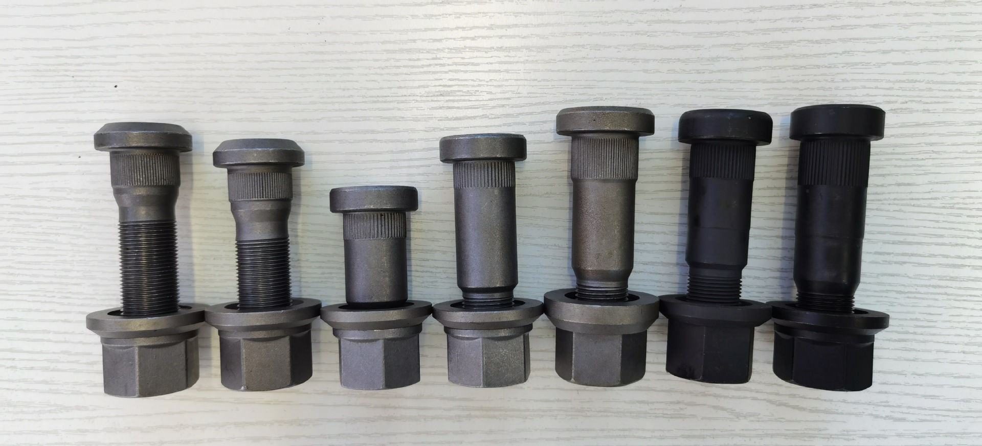 工厂直销卡车轮毂螺栓10.9级可定制-阿里巴巴