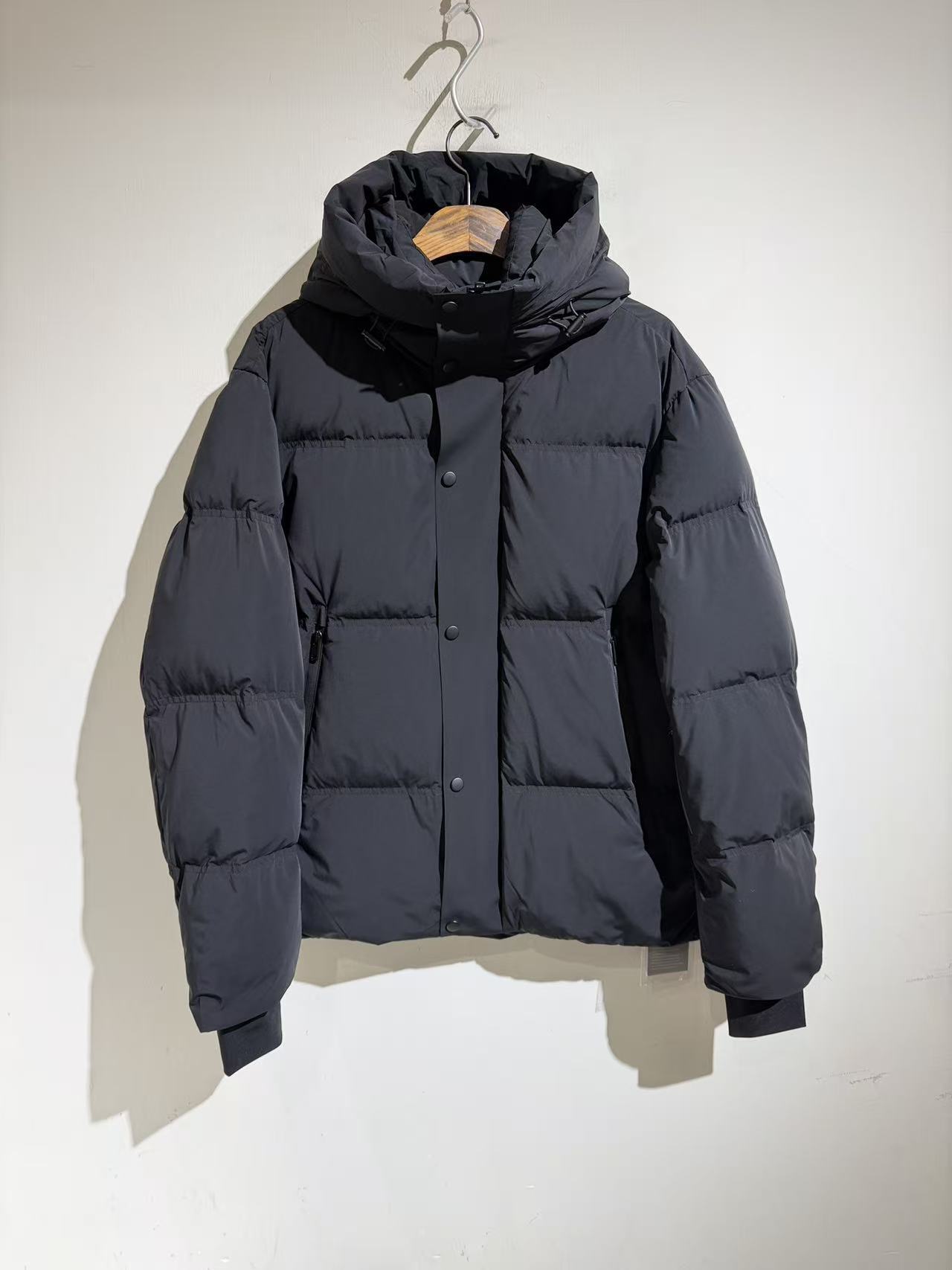 2025冬季加厚羽绒服吴磊同款户外运动保暖外套男士防风连帽夹克-阿里巴巴