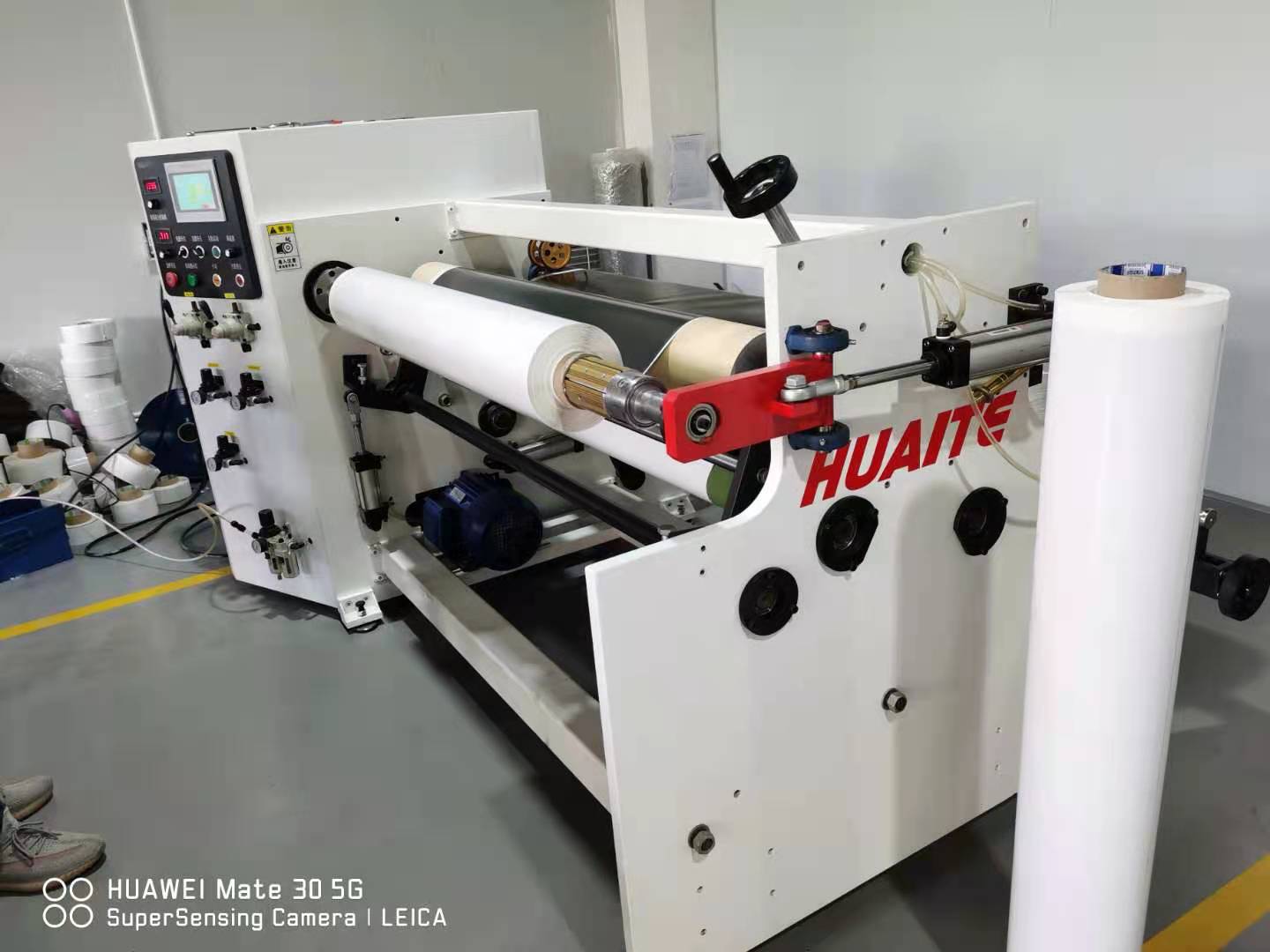 工厂批发全自动复卷机单轴贴合机双面胶薄膜美纹纸无纺布复合机-阿里巴巴