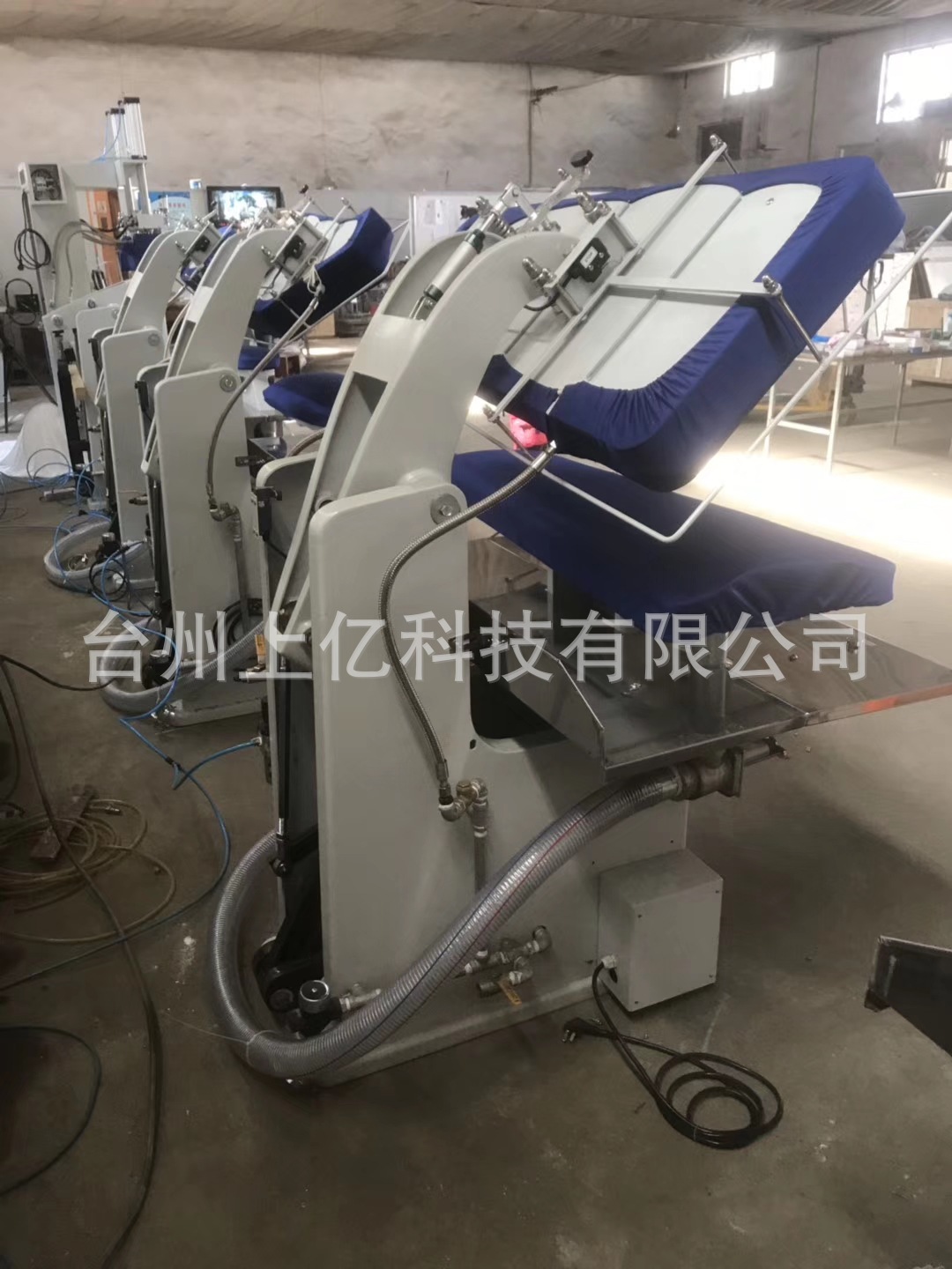 上翼电脑左大身蒸烫机 西服熨烫蒸汽压烫机成衣定型辅助烫平设备-阿里巴巴