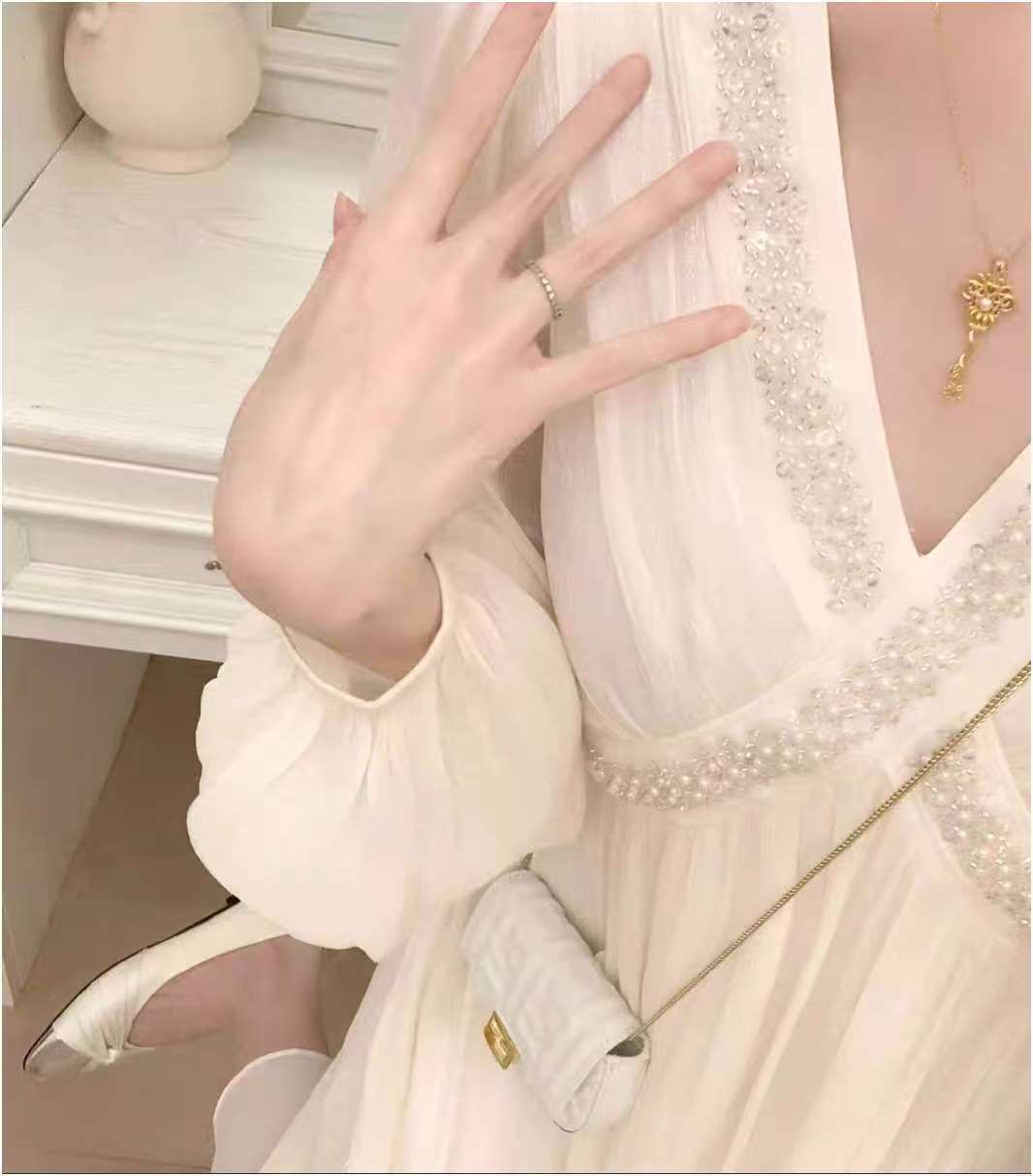 小香风白色长袖雪纺v领连衣裙高级感温柔风领证登记白色礼服女秋-阿里巴巴