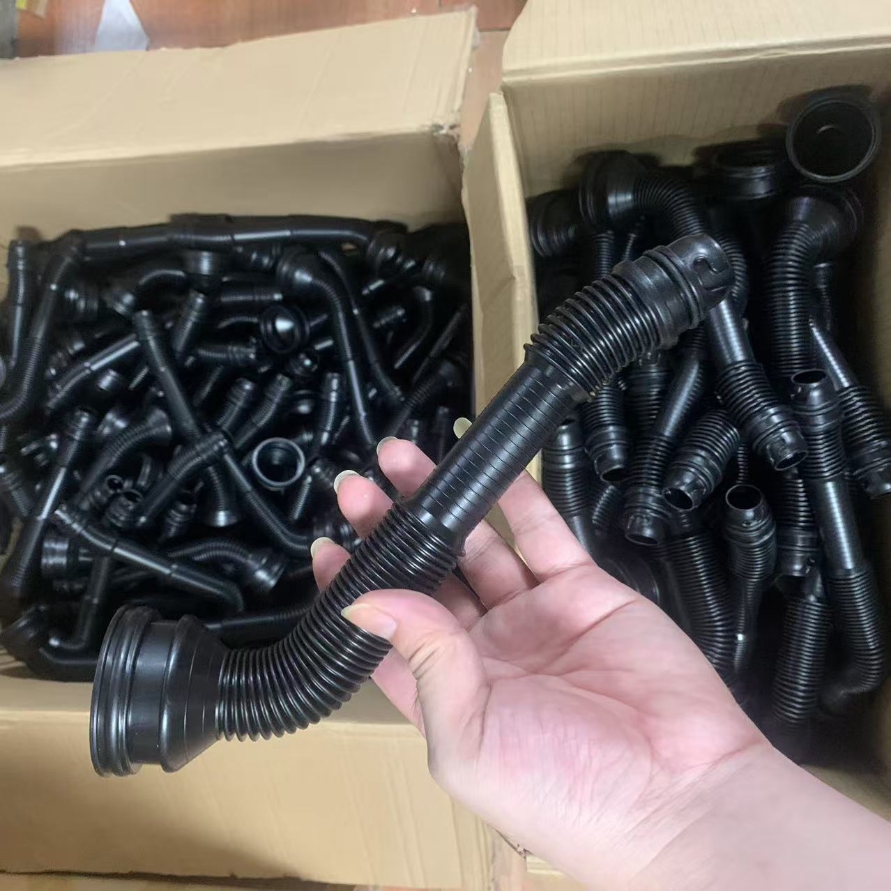 适用宝马X5X6Z4 E70E71E72刮水壶加注管道清洗容器61667162586-阿里巴巴