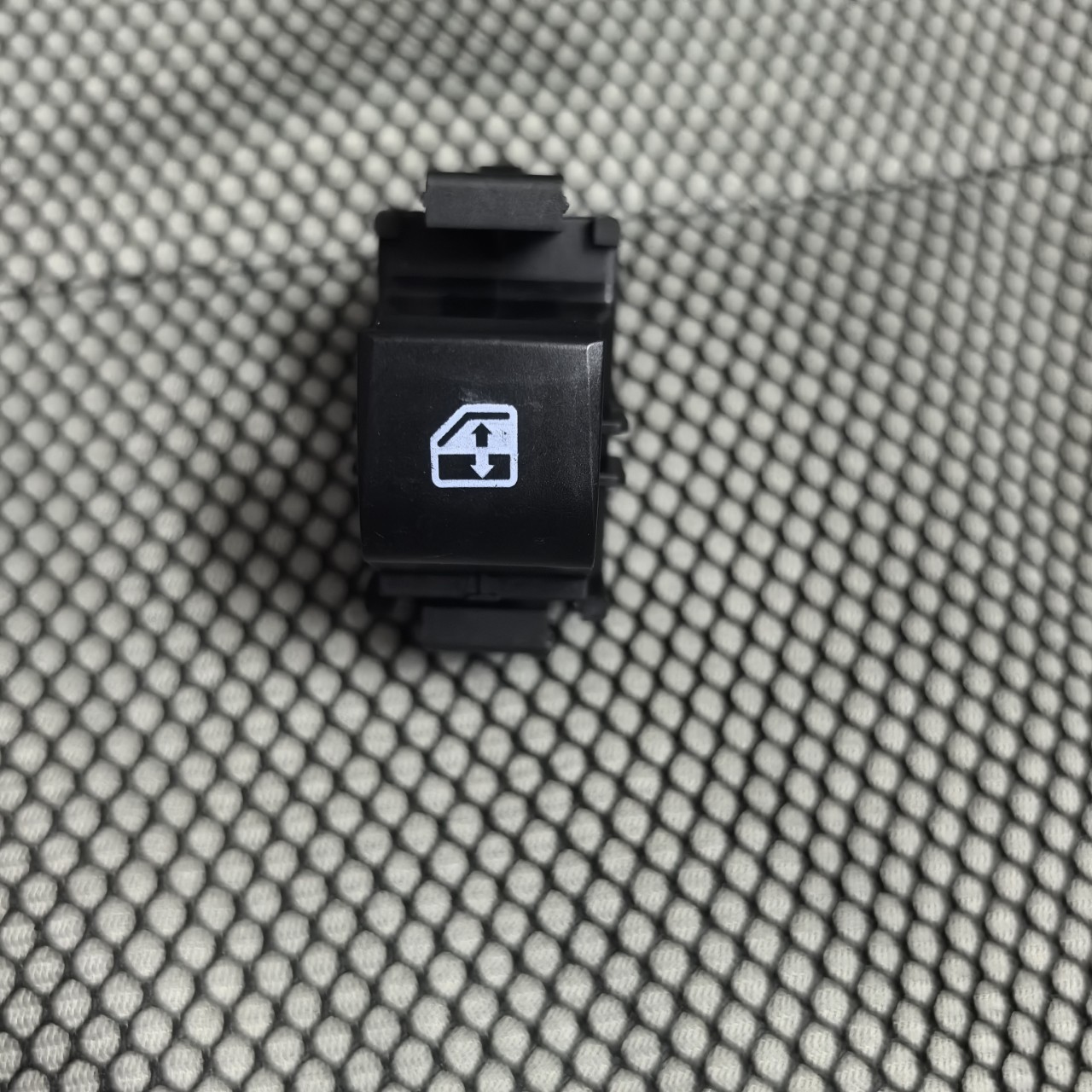 大量现货跨境产品适用于三菱车窗小开关8608A320 8608A319-阿里巴巴