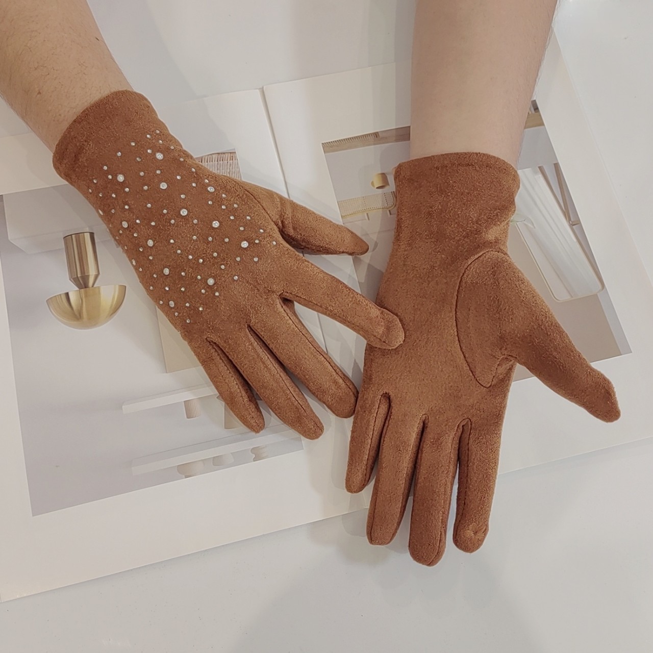 时尚烫钻麂皮绒女士手套加厚保暖户外骑行冬季防滑触屏分指手套-阿里巴巴