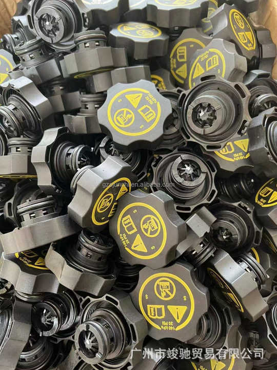 12678774 适用于LFV/1.5T/LYX/1.5T机油散热器 12640136 12678774-阿里巴巴