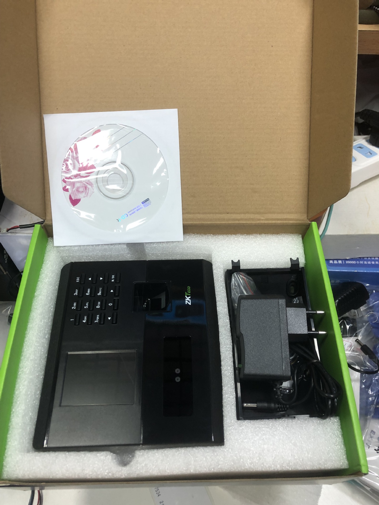 zktech中控UF200考勤机人脸识别指纹考勤机熵基刷脸考勤门禁一体-阿里巴巴