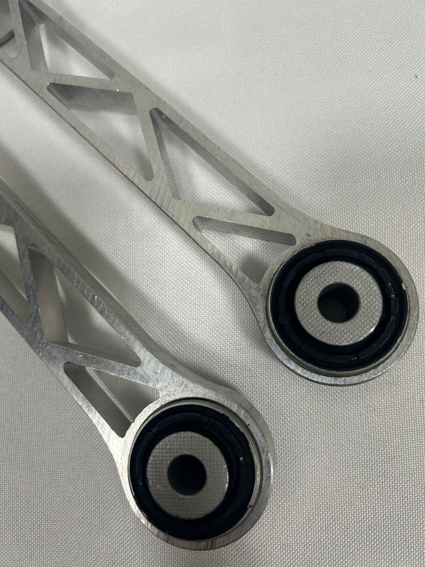 适用于特斯拉ModelX/S 后上摆臂上支臂1043964-00-C 6006840-00-B-阿里巴巴