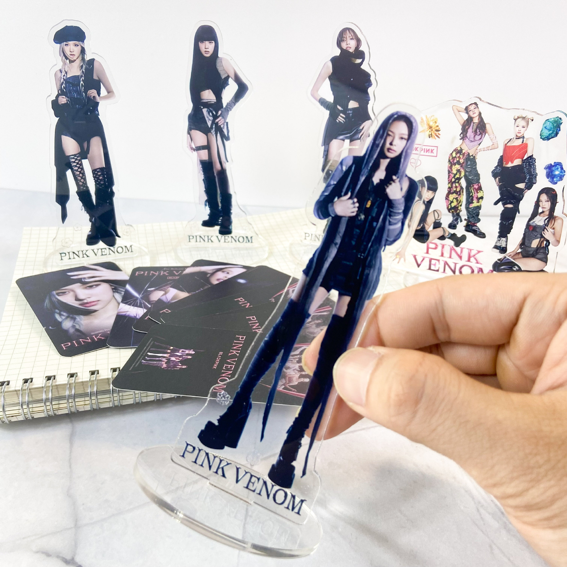 BlackP粉墨LISA ROSE智秀立牌新专辑Pink Venom周边亚克力摆件-阿里巴巴