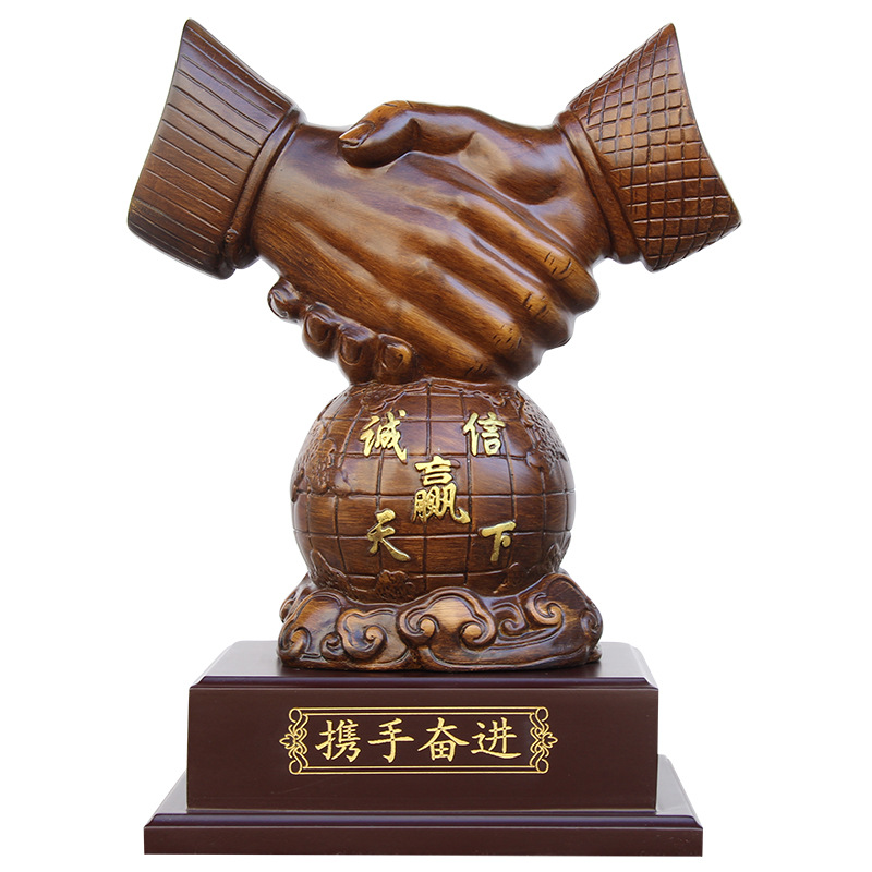 Win-win cooperation handshake ornaments boss office desktop decoration ...
