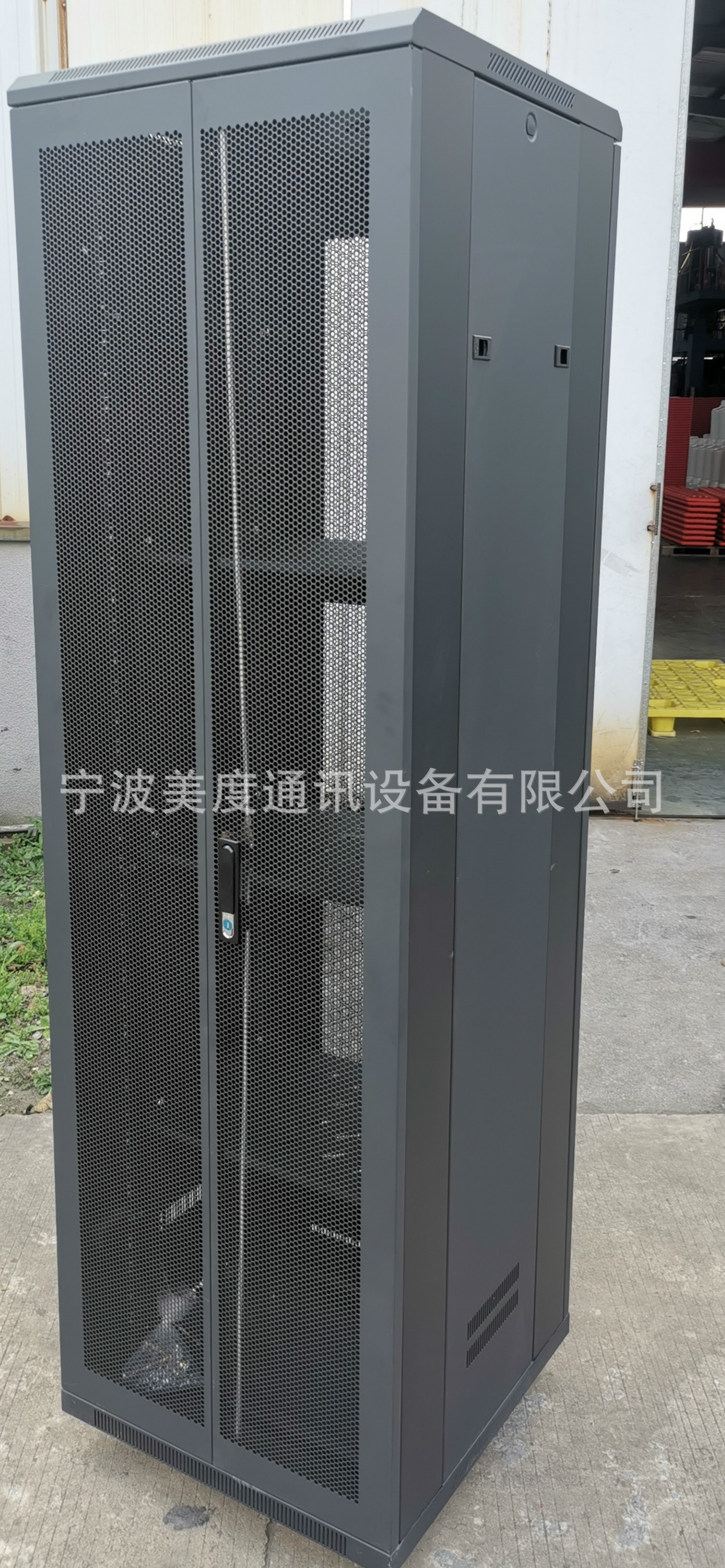 600*900*2000服务器机柜前门双开网孔门六角孔42u网络机柜UPS集成-阿里巴巴