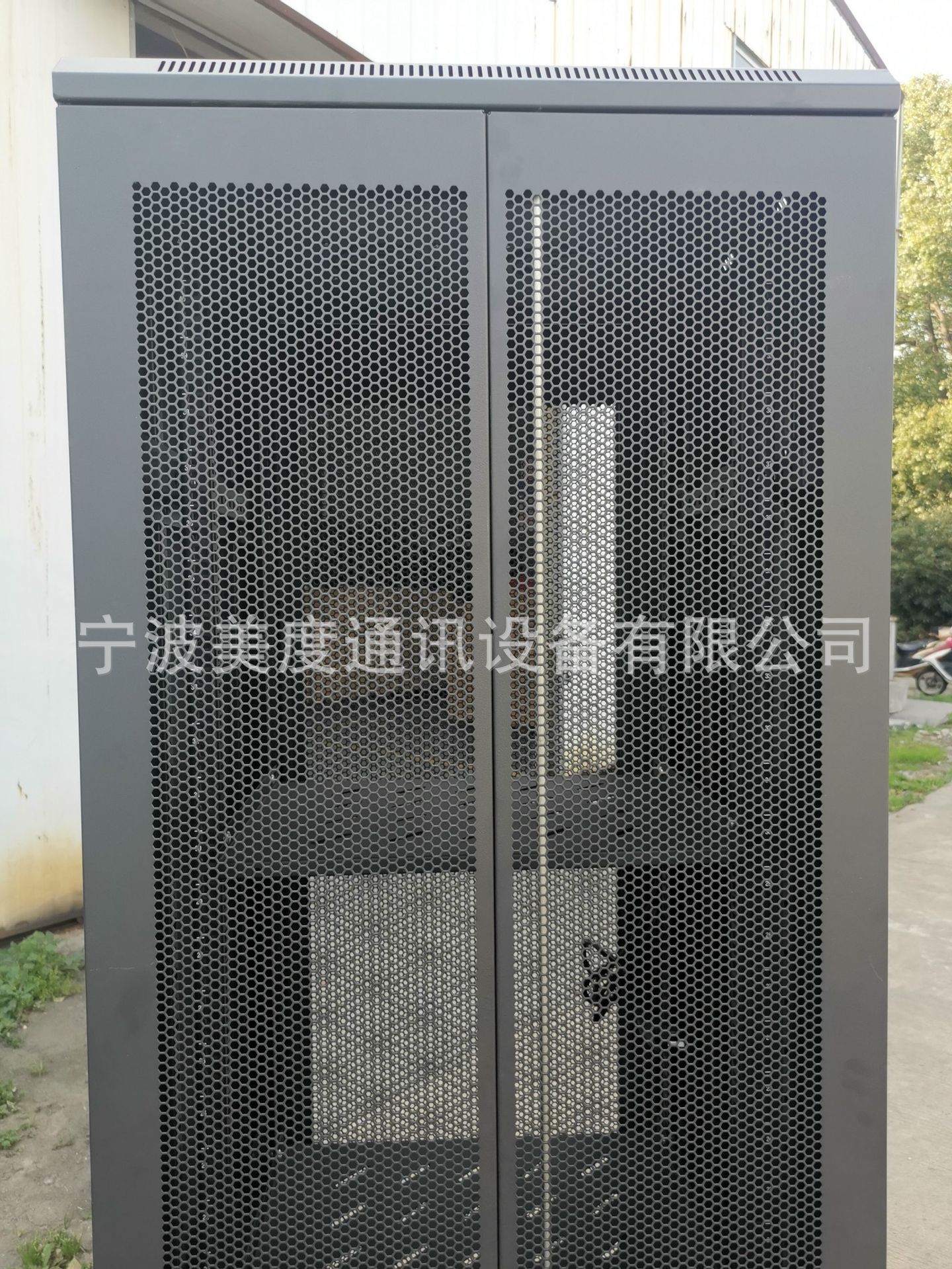 600*900*2000服务器机柜前门双开网孔门六角孔42u网络机柜UPS集成-阿里巴巴