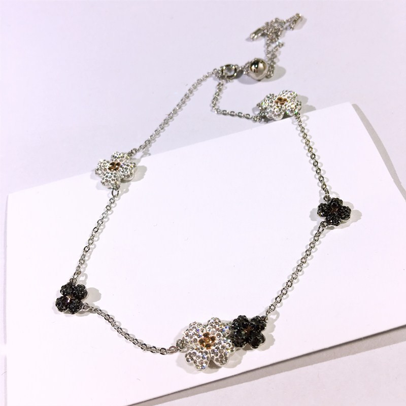 新品 施家 清新黑白四叶草小花项链 浪漫花朵可调节束颈项链女-阿里巴巴