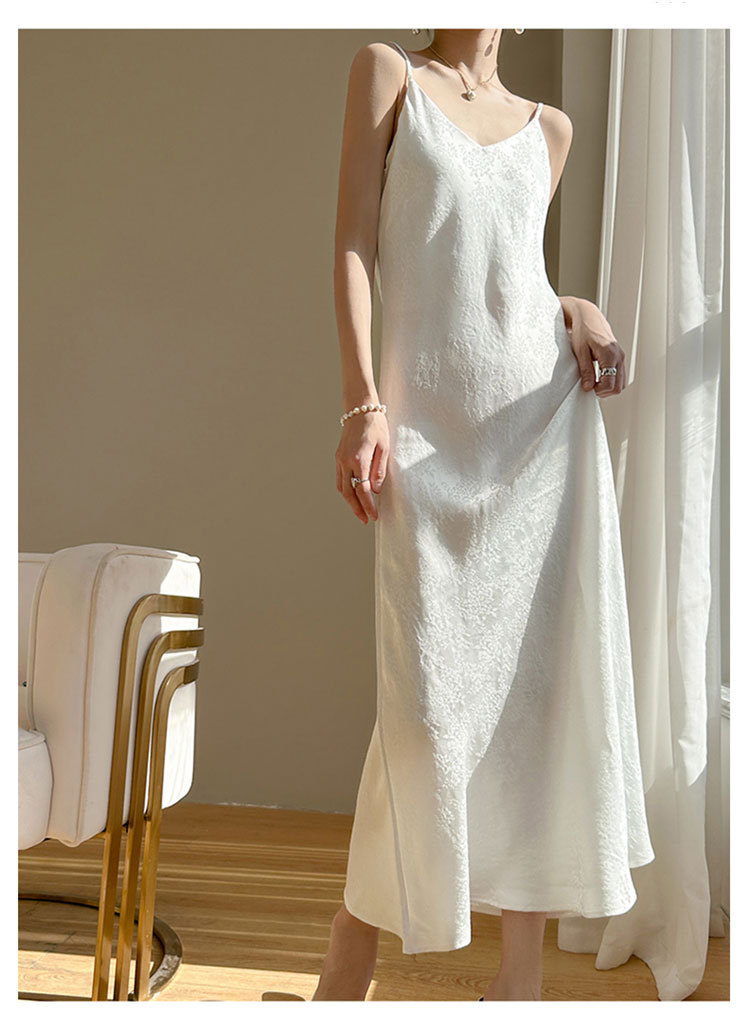 新款醋酸缎面吊带连衣裙女外穿V领印花气质显瘦性感中长款打底裙-阿里巴巴