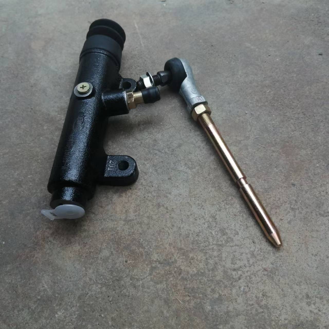 重汽豪沃配件 解放欧曼北奔 格尔发离合器总泵总成 41410-Y5010-W-阿里巴巴